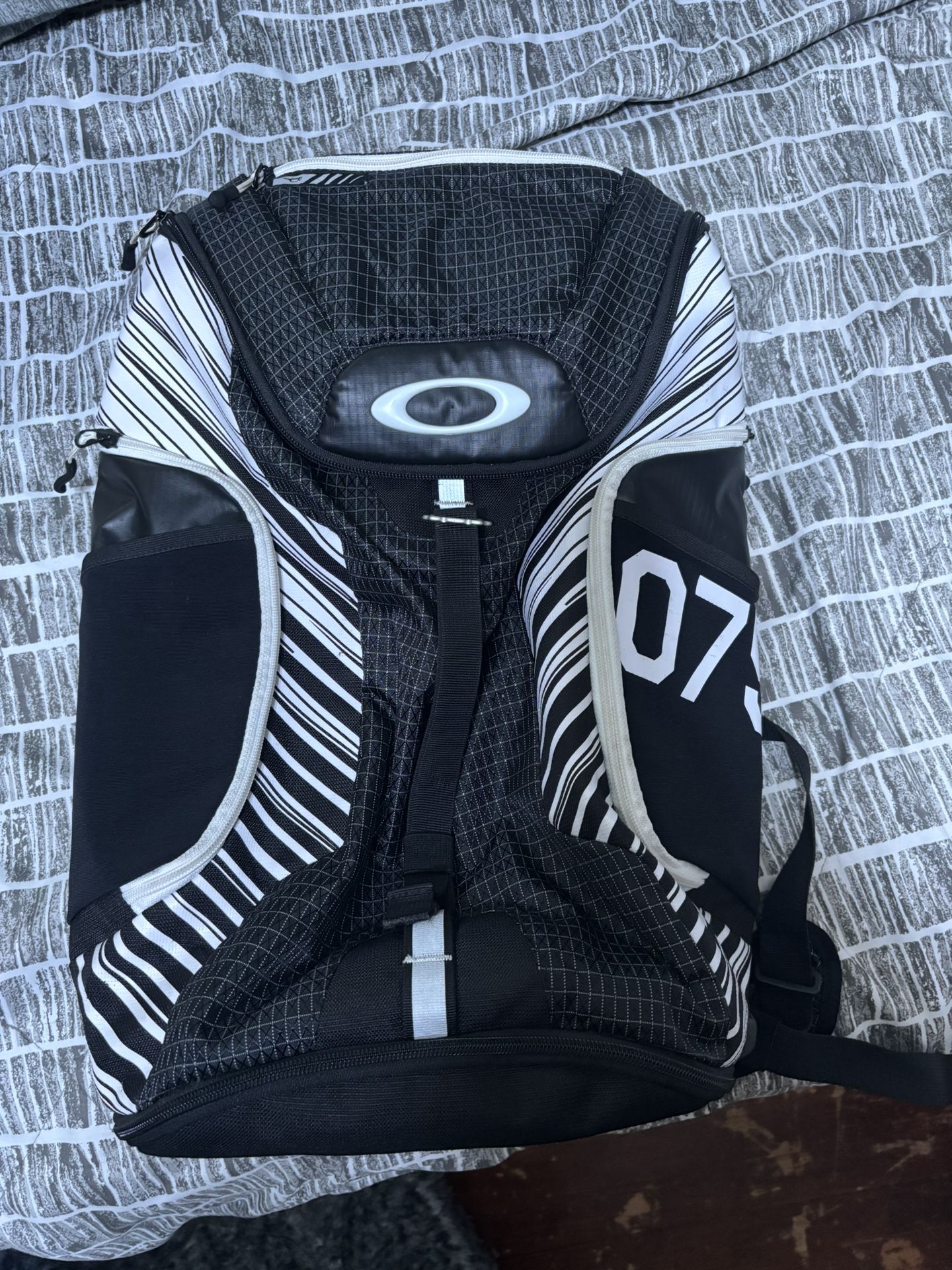 Oakley Link Backpack for Sale in Garden Grove, CA - OfferUp