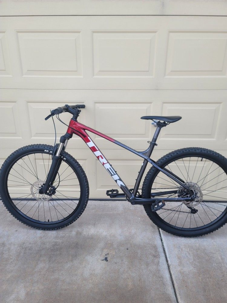 TREK MARLIN 6 MOUNTAIN BIKE 29ER 1x10 (LARGE FRAME) for Sale in Mesa ...