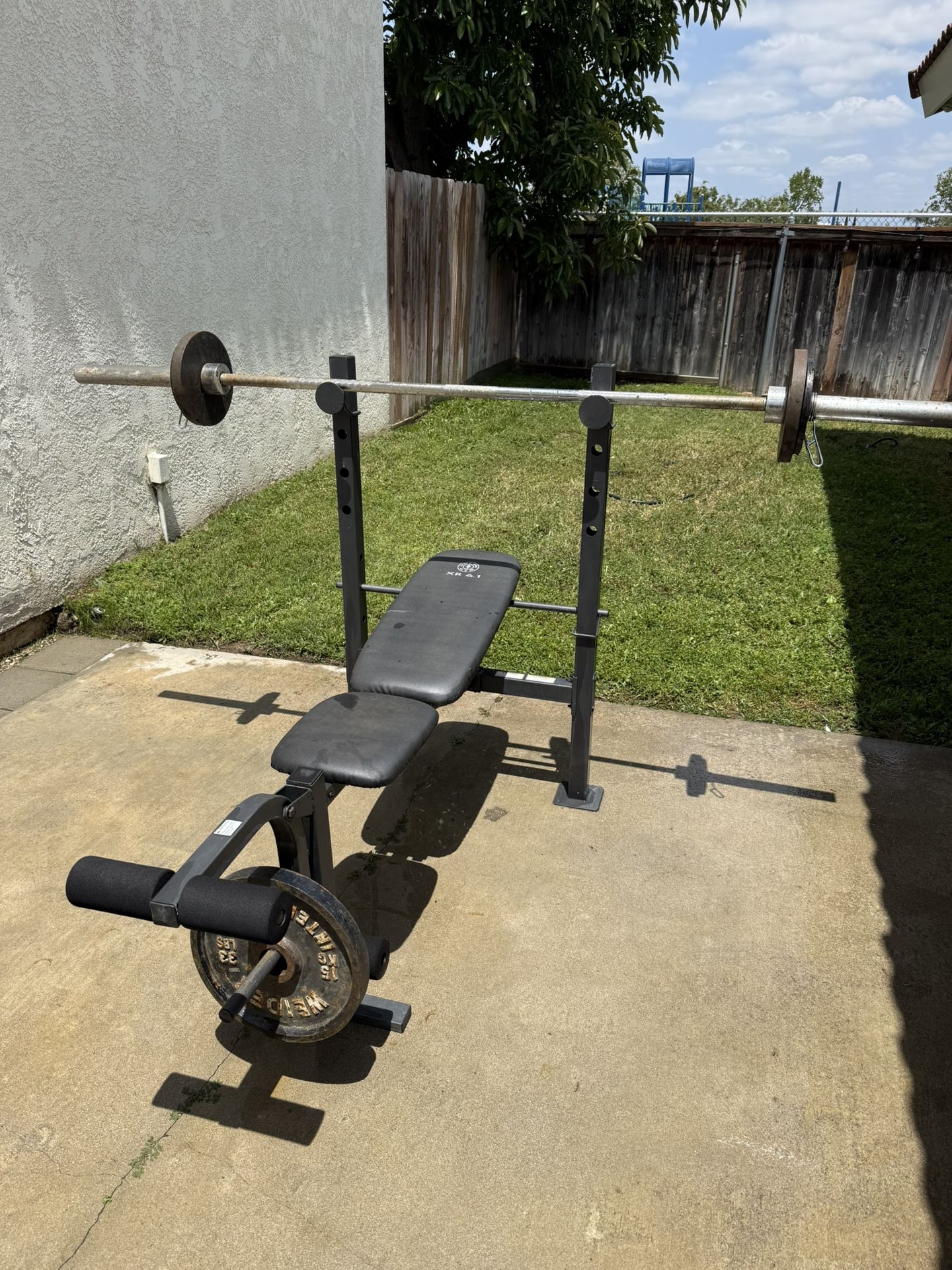 Golds Gym XR 6.1 Bench & Weights for Sale in Ontario, CA - OfferUp