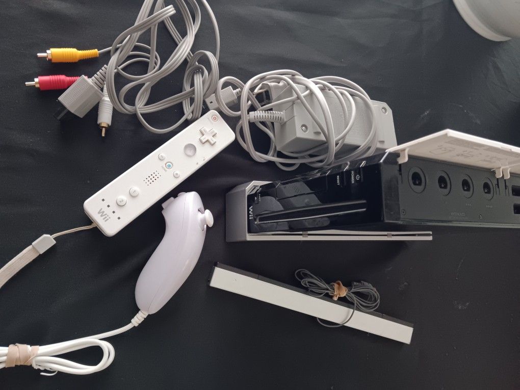Nintendo Wii Console + Family Games for Sale in Tucson, AZ - OfferUp