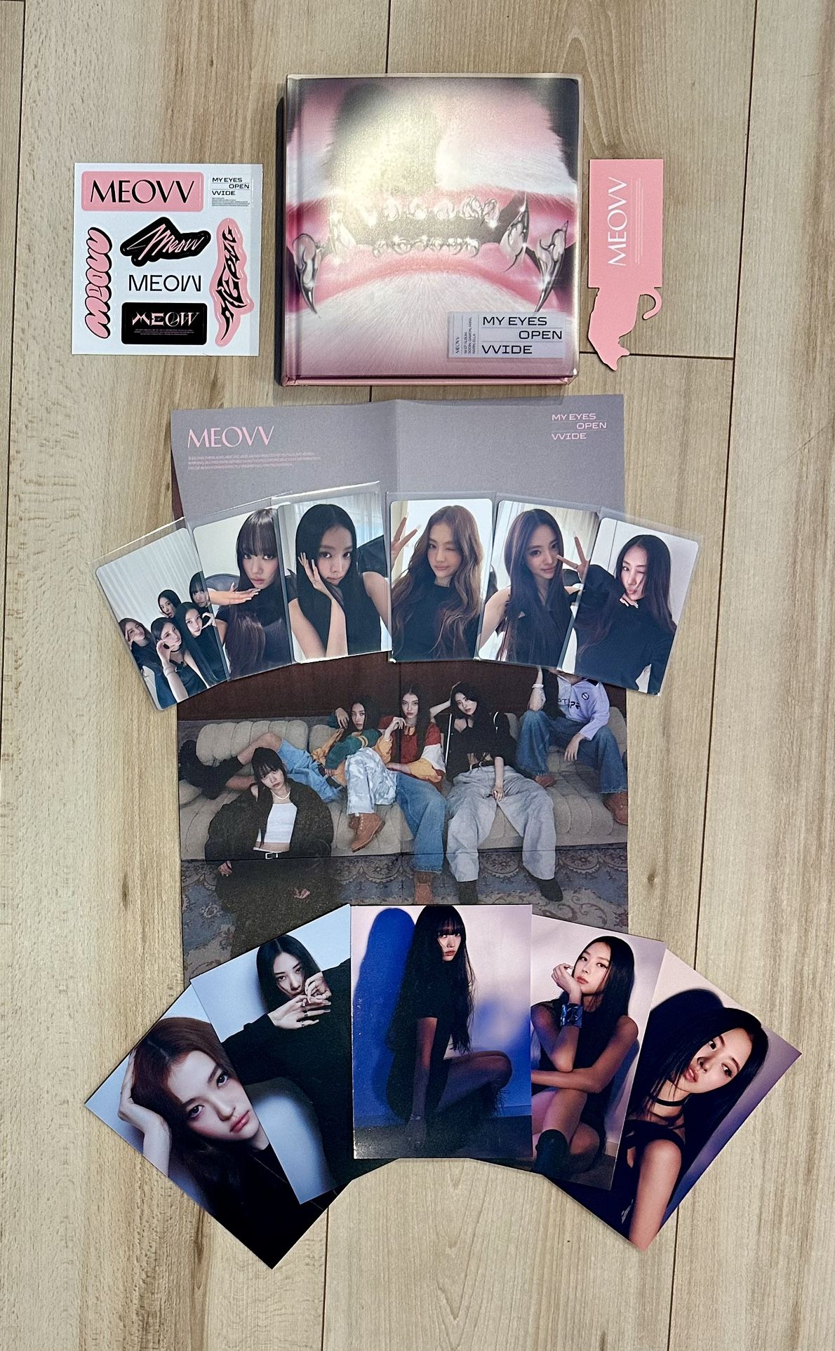 MEOVV My Eyes Open VVIDE Album WITH PHOTOCARD SET - K-pop kpop for Sale ...