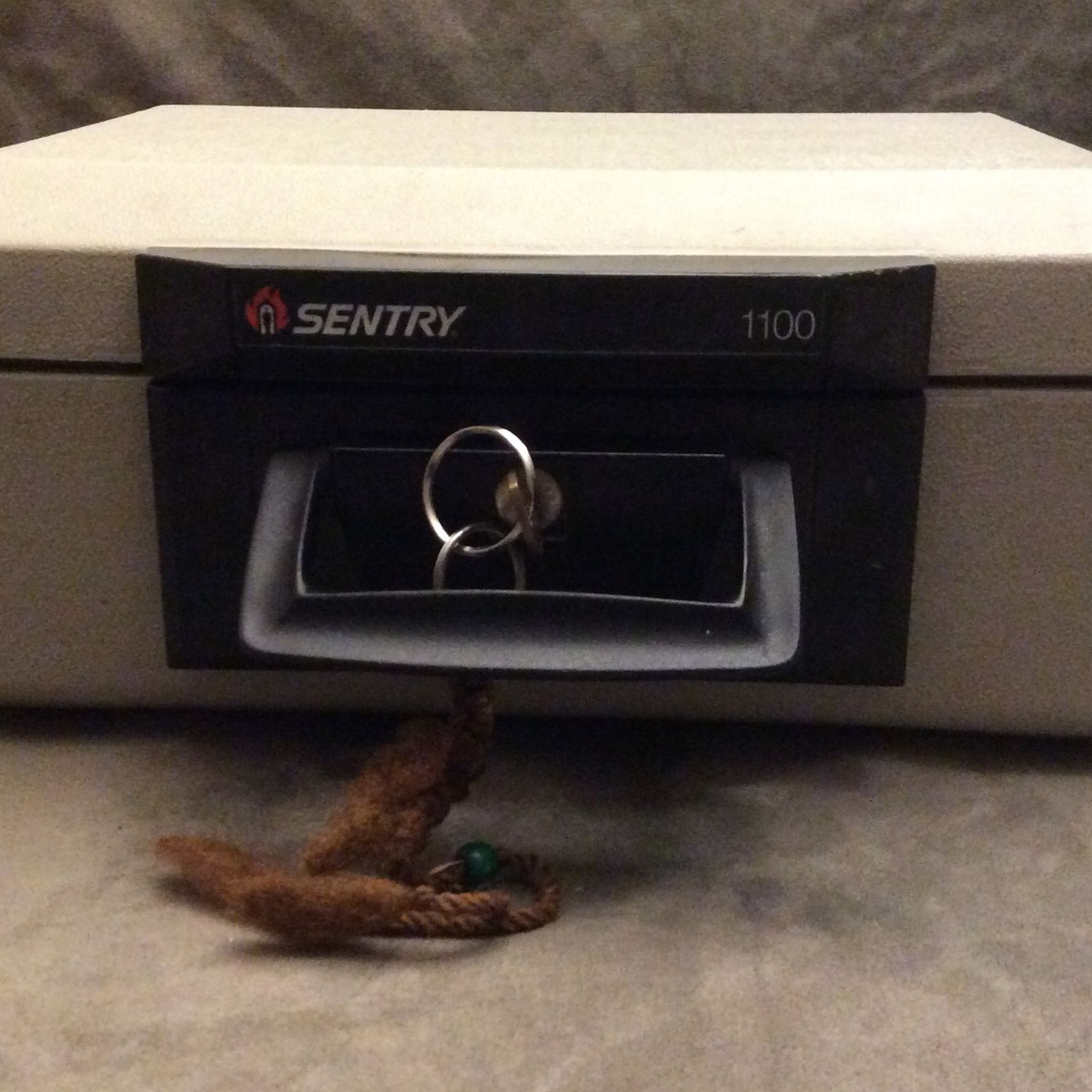 Sentry Safe #1100, Locking Safe, Gun Safe, Fireproof Safe for Sale in ...