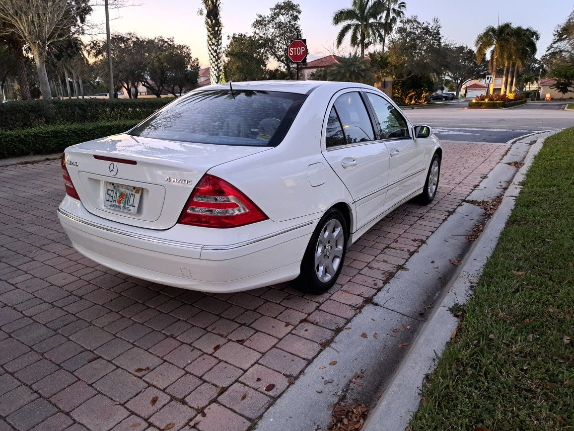 2005 MERCEDES BENZ C240 4MATIC for Sale in Fort Lauderdale, FL - OfferUp