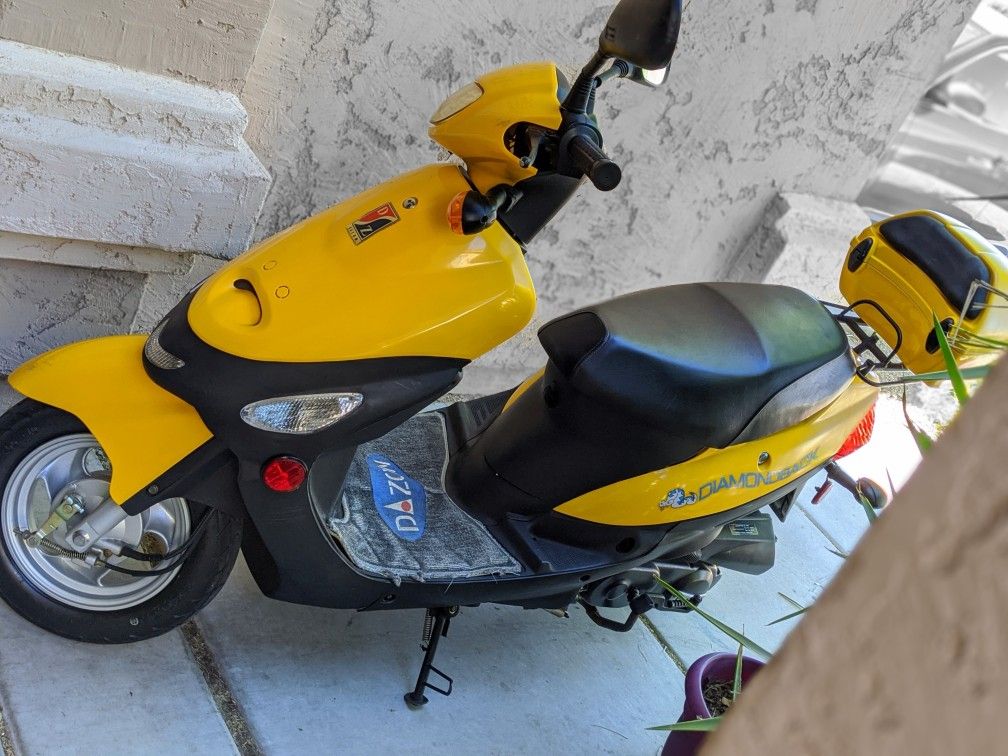 Re Post : Dazon Diamondback Gas Scooter for Sale in Buckeye, AZ - OfferUp