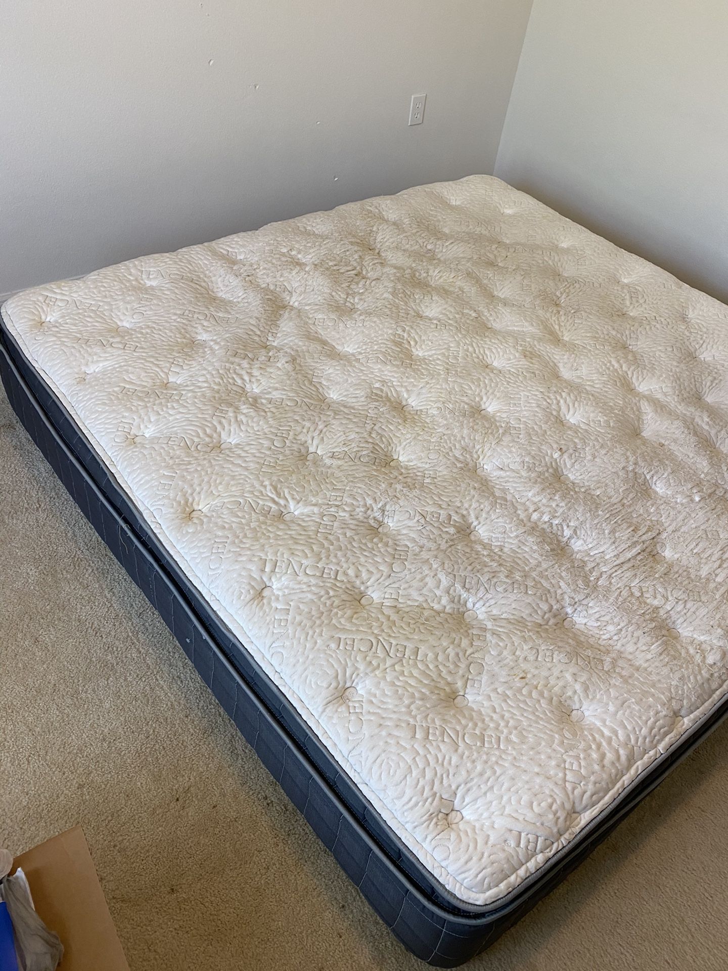 King used mattress CLEAN for Sale in Kissimmee, FL - OfferUp