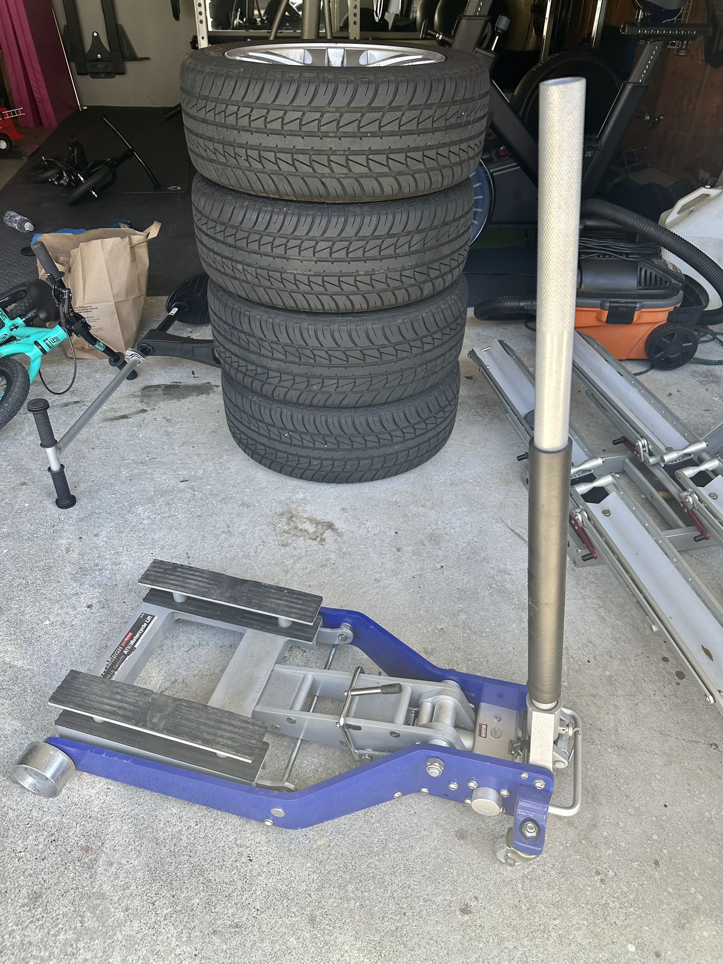 Generic Pittsburgh 1500 Lb. Aluminum ATV and Motorcycle Jack Lift for ...