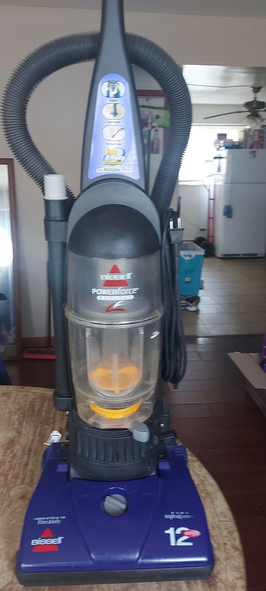 Bissell Powerforce Model 6579-2 for Sale in Joliet, IL - OfferUp