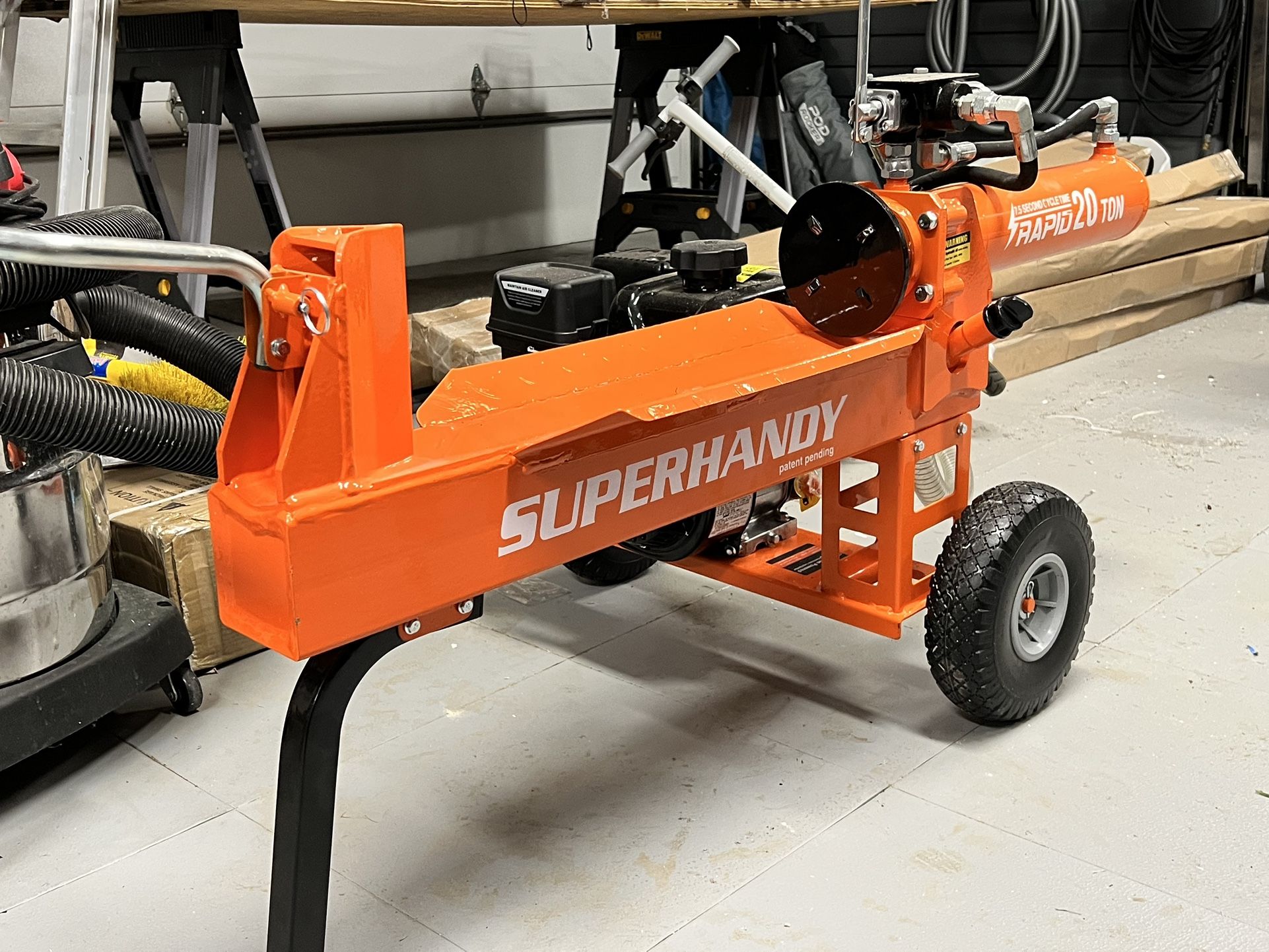 Never Used - Brand New 20 Ton SuperHandy Log Splitter for Sale in ...