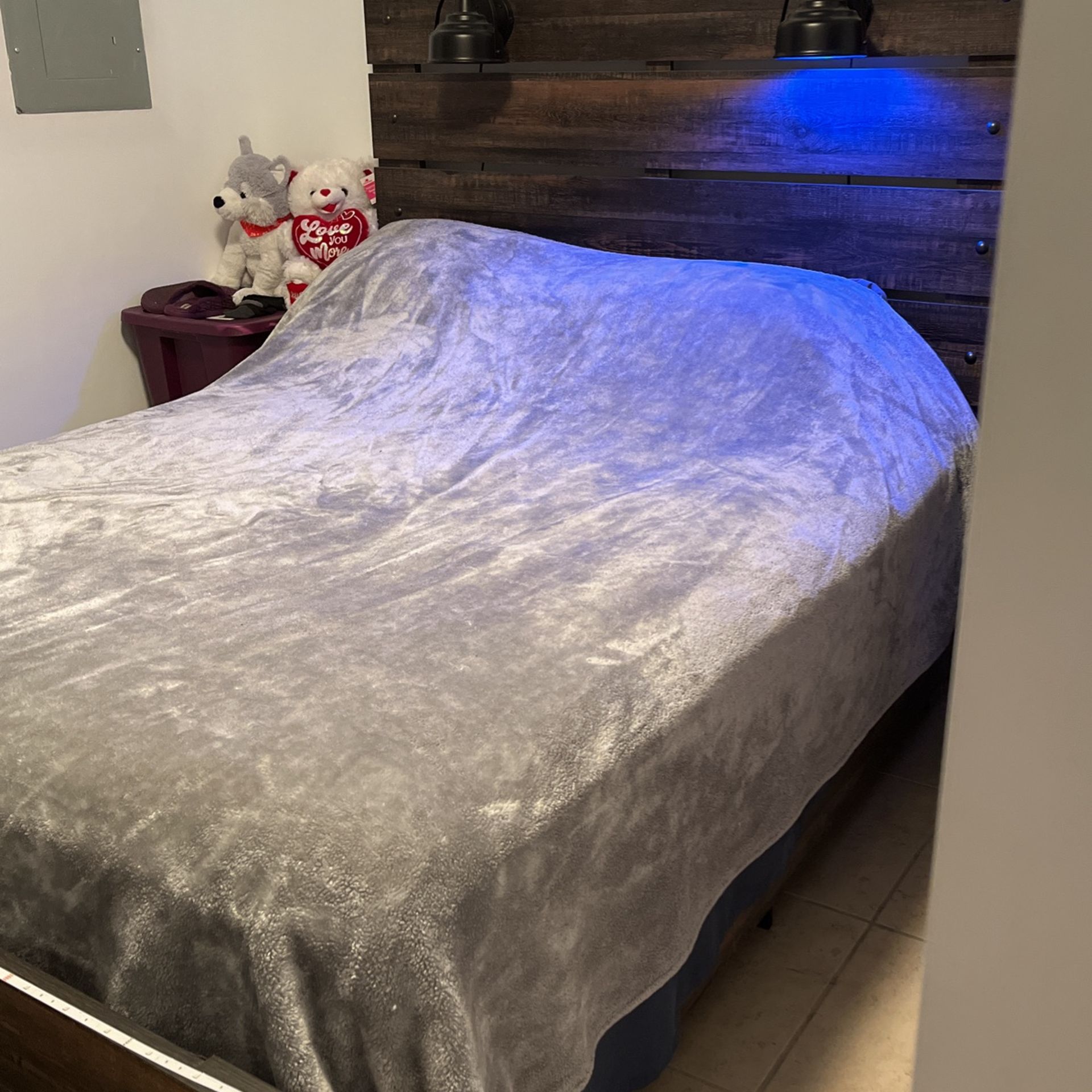Queen Bedroom Suite for Sale in Hanceville, AL - OfferUp