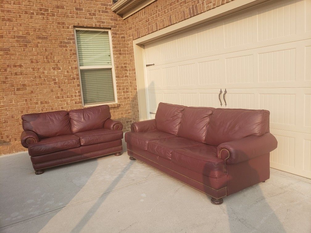 THOMASVILLE LEATHER SLEEPER SOFA AND LOVESEAT for Sale in Lawrenceville ...