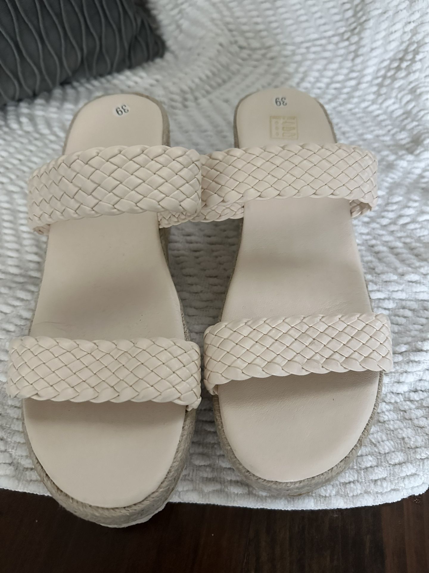 Cream and tan platform sandals for Sale in Yorba Linda, CA - OfferUp