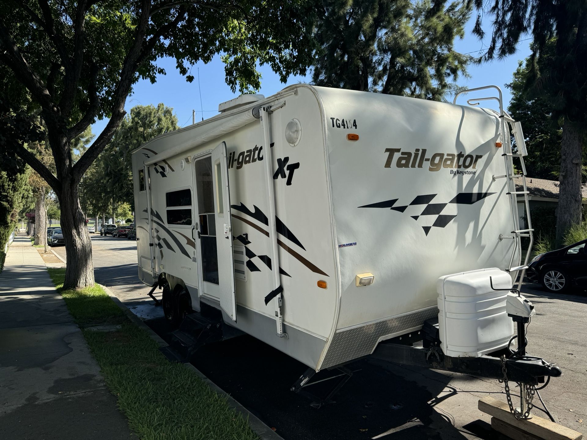 2004 TAILGATOR TOY HAULER for Sale in Whittier, CA - OfferUp