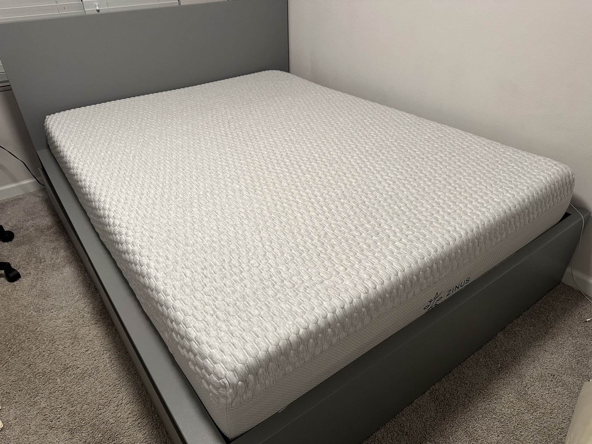 Zinus Bliss 10” memory Foam Mattress - Queen for Sale in Seattle, WA ...