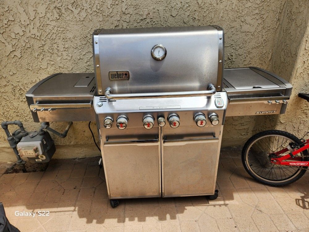 Premium Weber Summit S-470 Grill – Excellent Condition! for Sale in ...