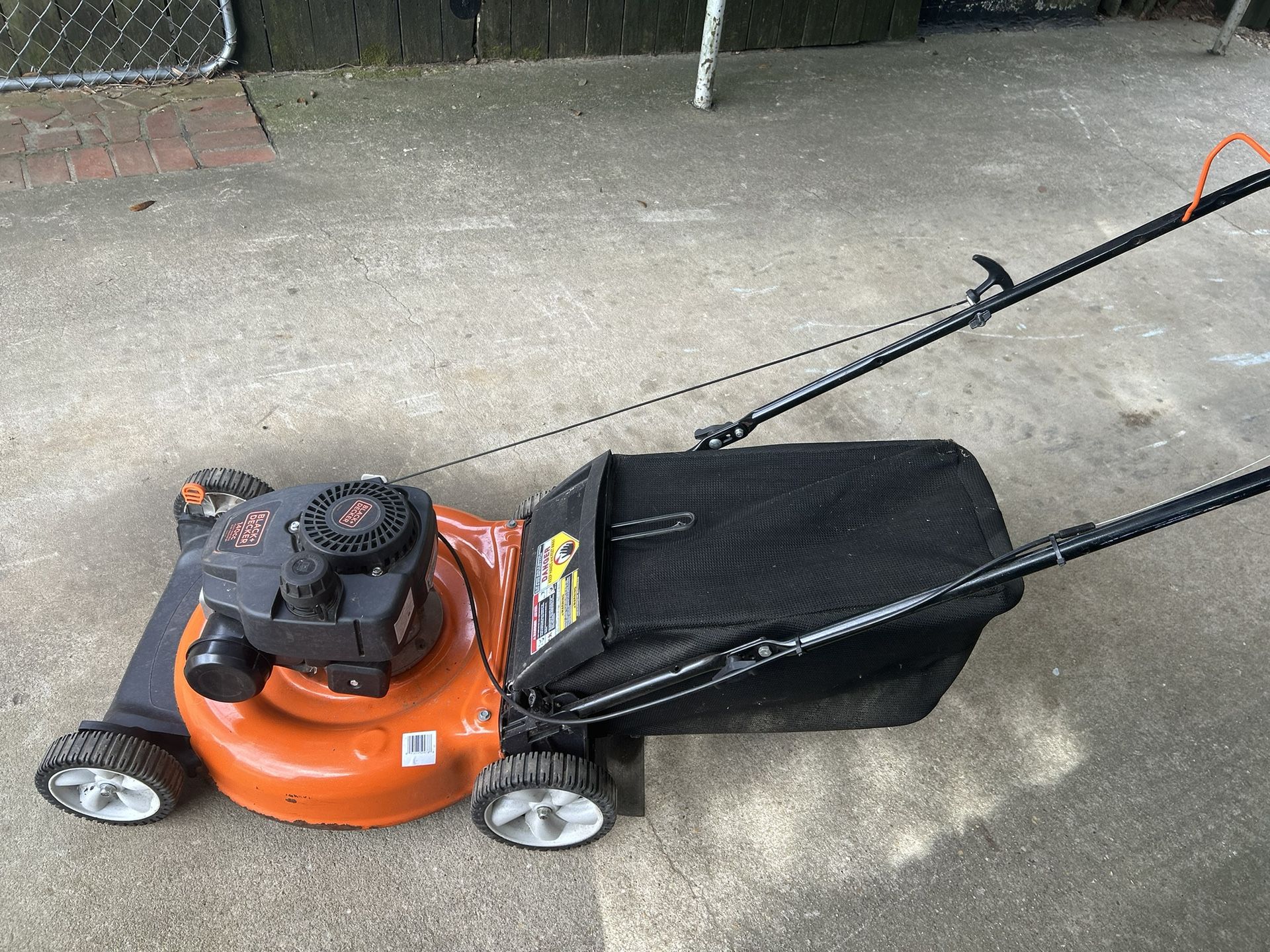 Back And Decker Gas rear bagger push mower 140 cc 21 inch cut like new ...