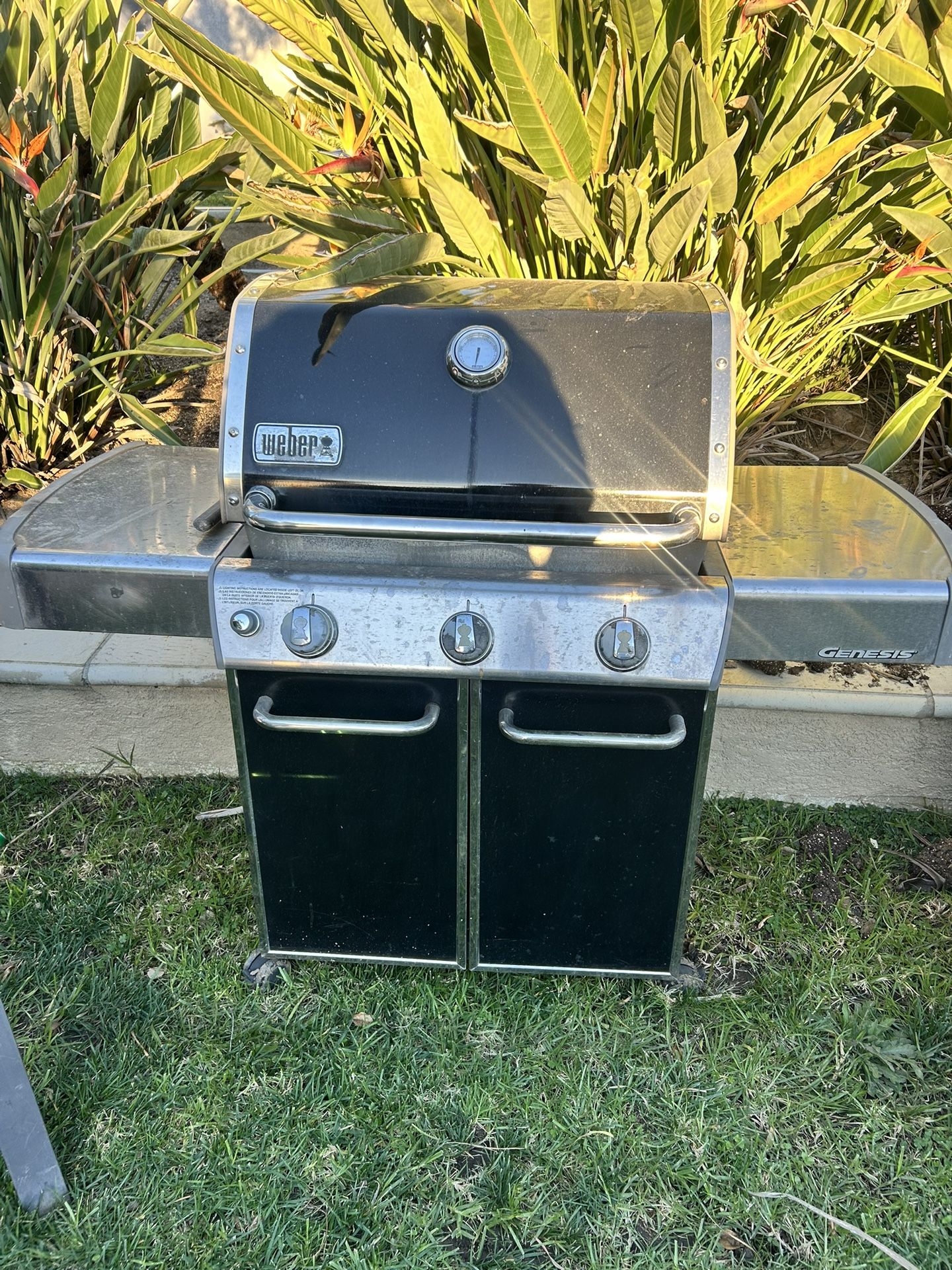 Weber Genesis Gas Grill - Includes Propane Tank for Sale in Corona, CA ...