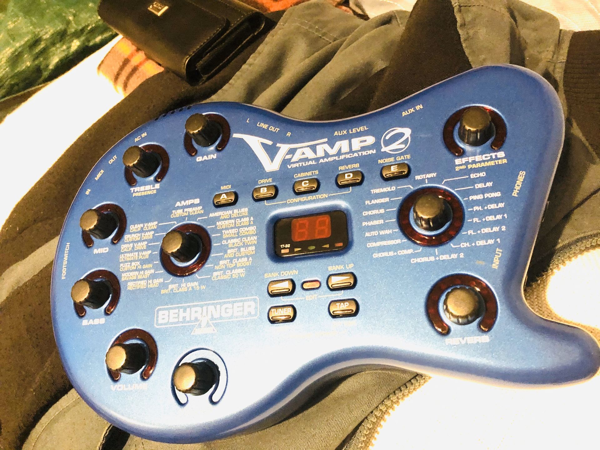 Behringer V-amp-2 guitar multieffect processor. for Sale in Chula Vista ...