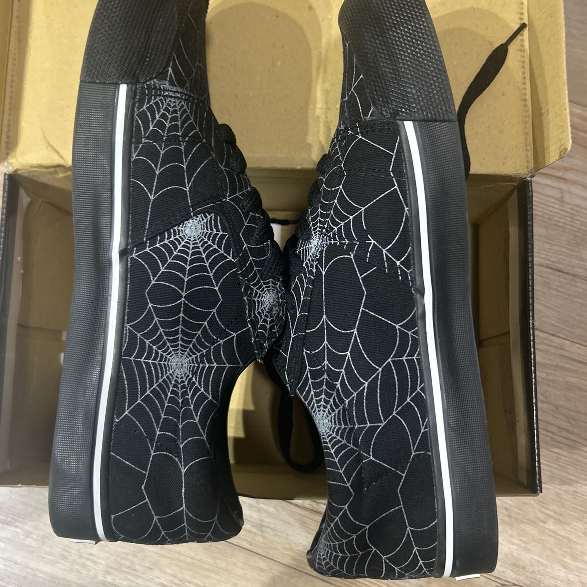 Airwalk Soul Spider Lace Shoes (Spider Web) for Sale in San Antonio, TX ...