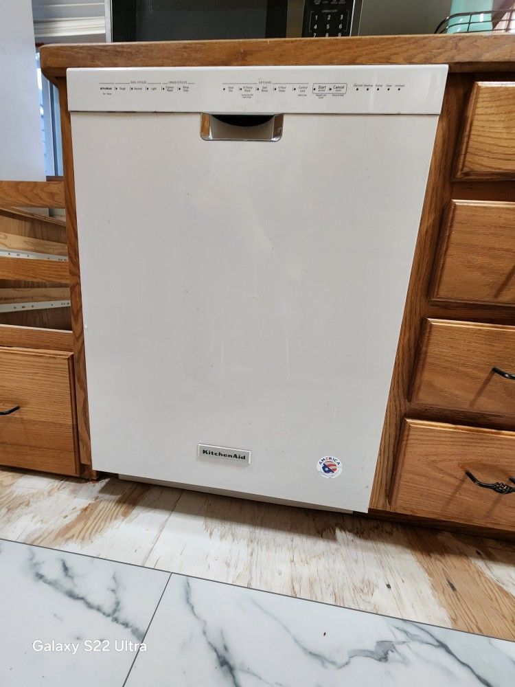 Kitchen Aid Dishwasher. $50 for Sale in Edgewood, WA - OfferUp