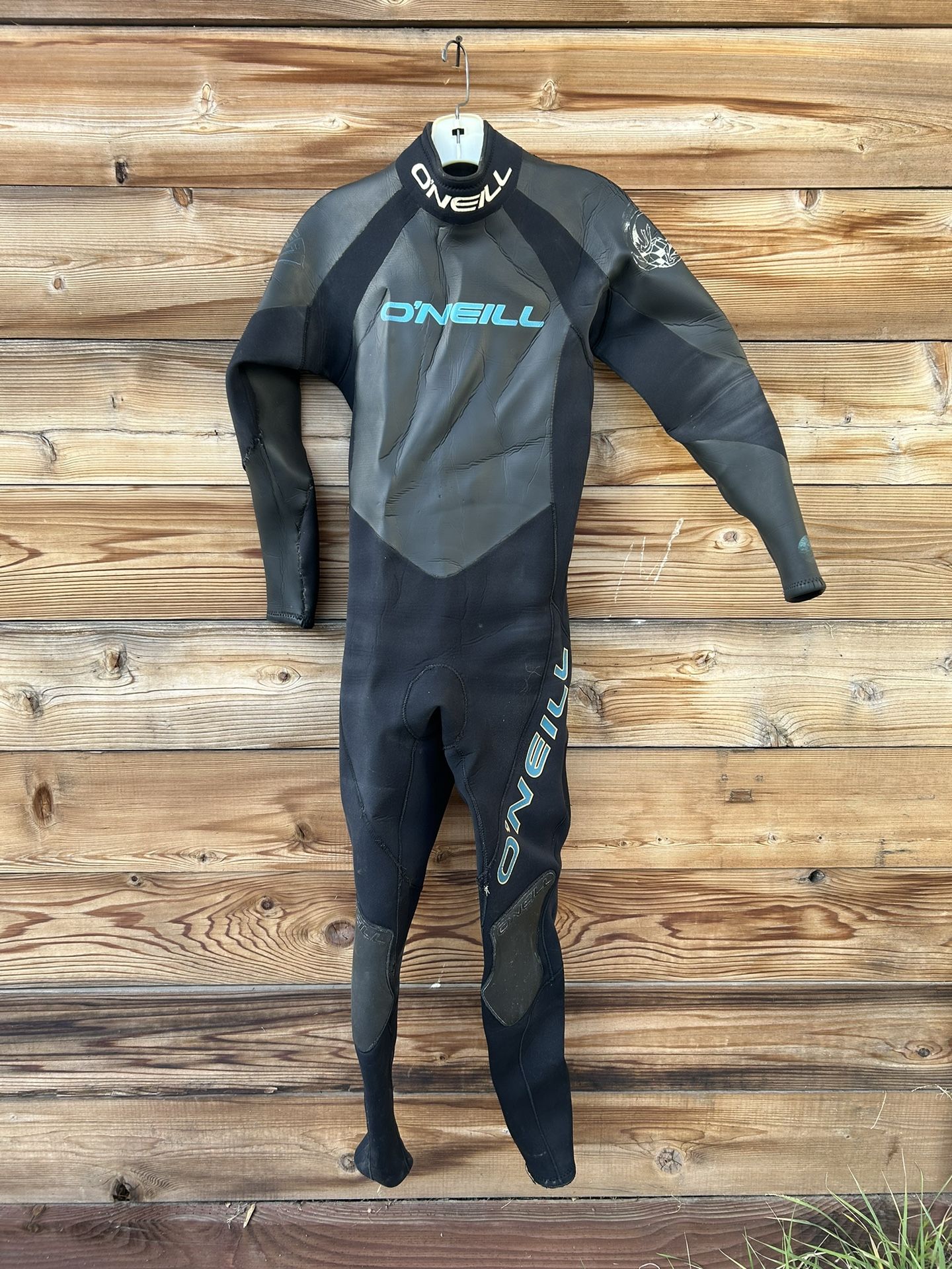 Wet Suit Young Adult L for Sale in Inglewood, CA - OfferUp