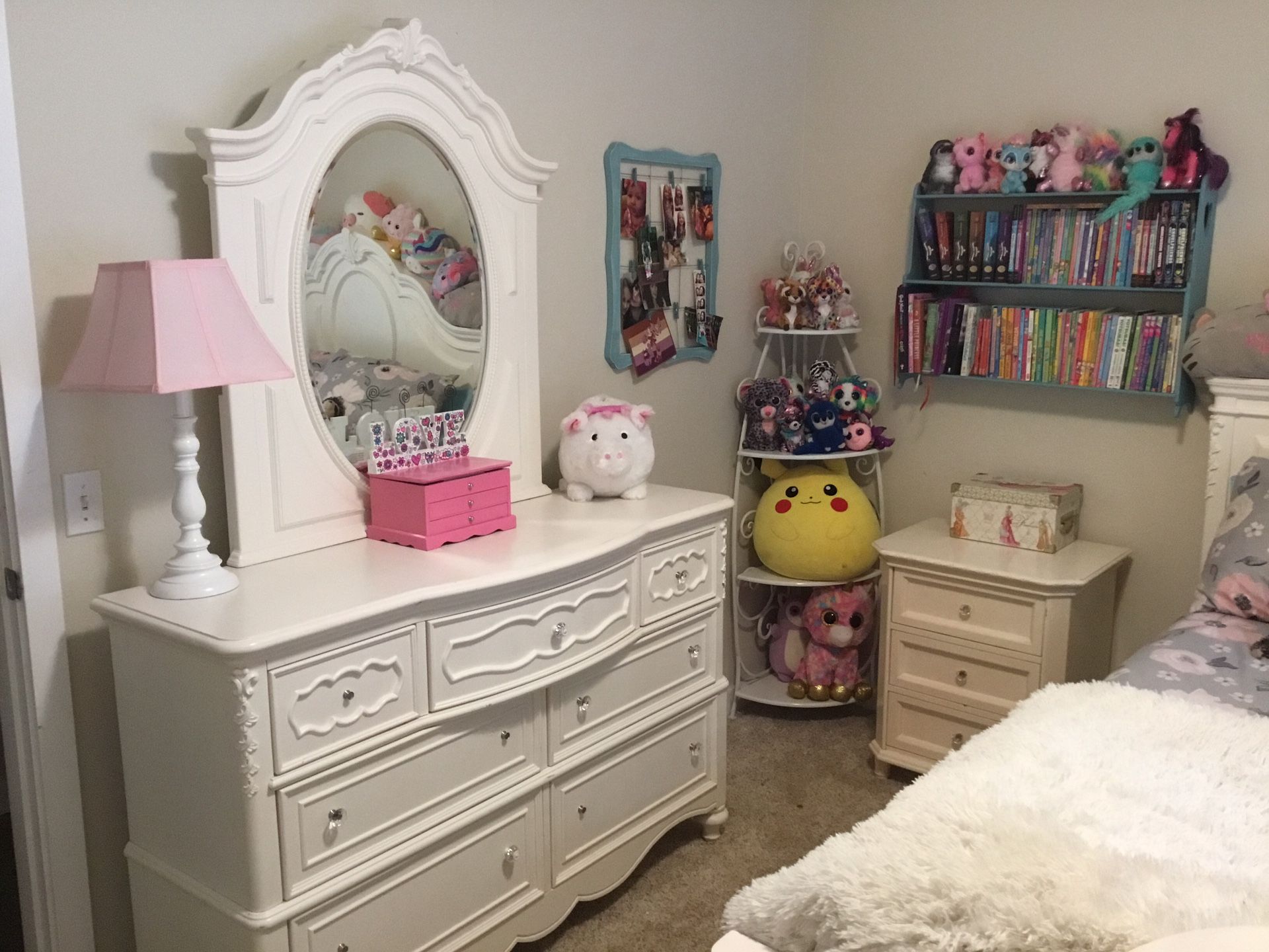 Beautiful Solid Wood Full Size Bedroom Set. (OBO) for Sale in Snohomish ...