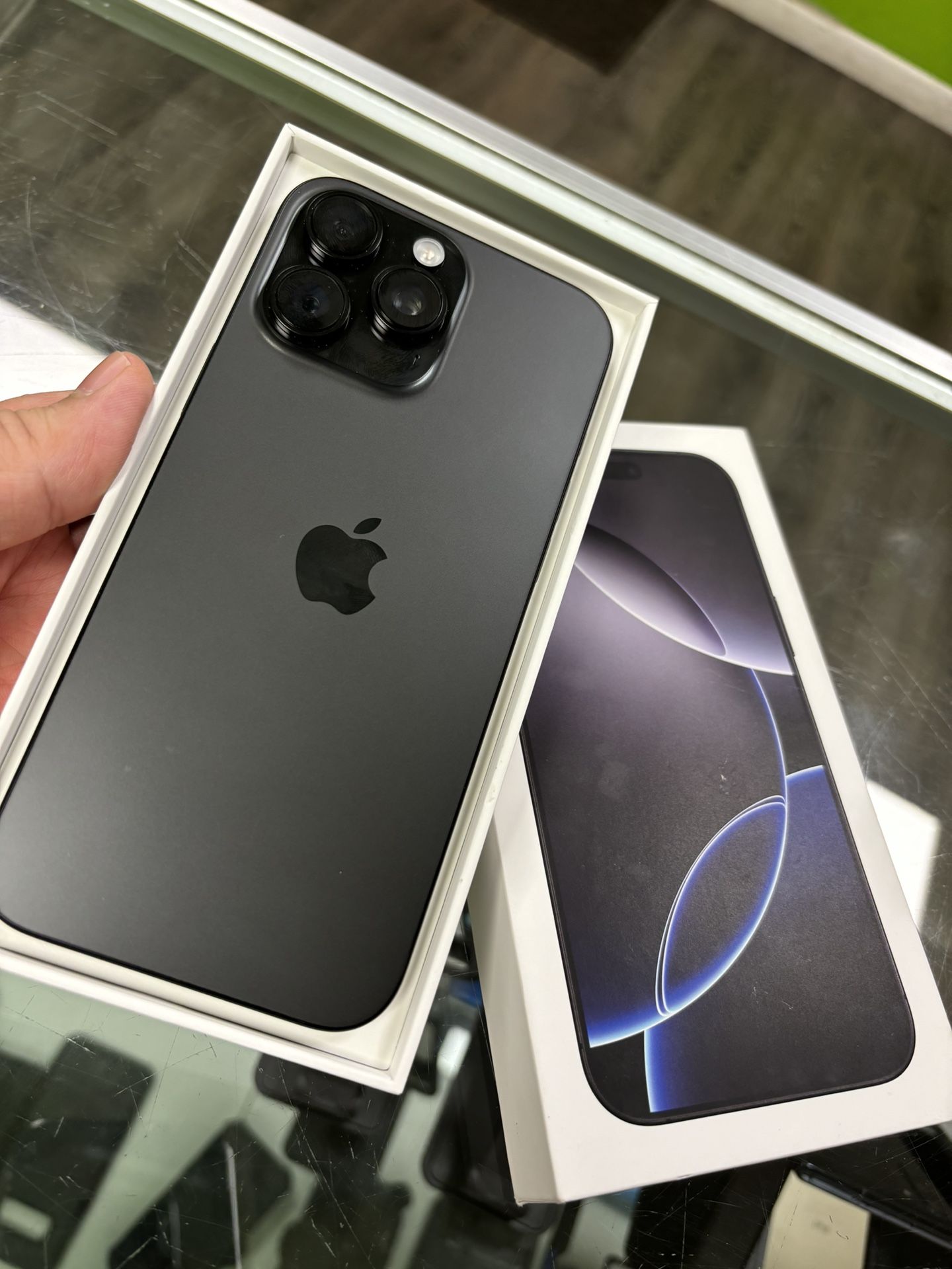 iPhone 16 Pro Max 256GB Att for Sale in Westview, FL - OfferUp