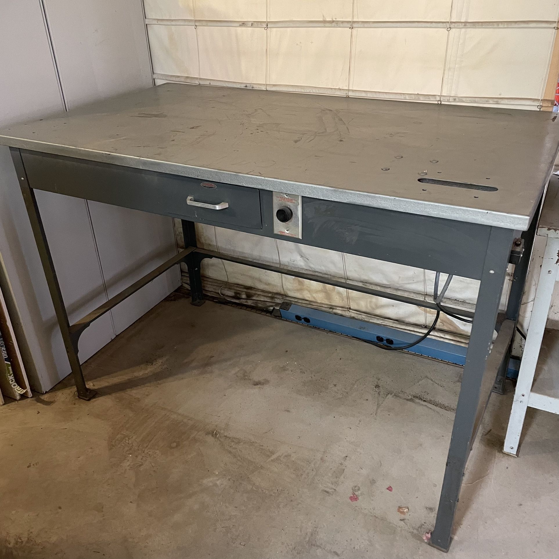 Sturdy Work Bench With Removable Shelf Workbench Table for Sale in ...