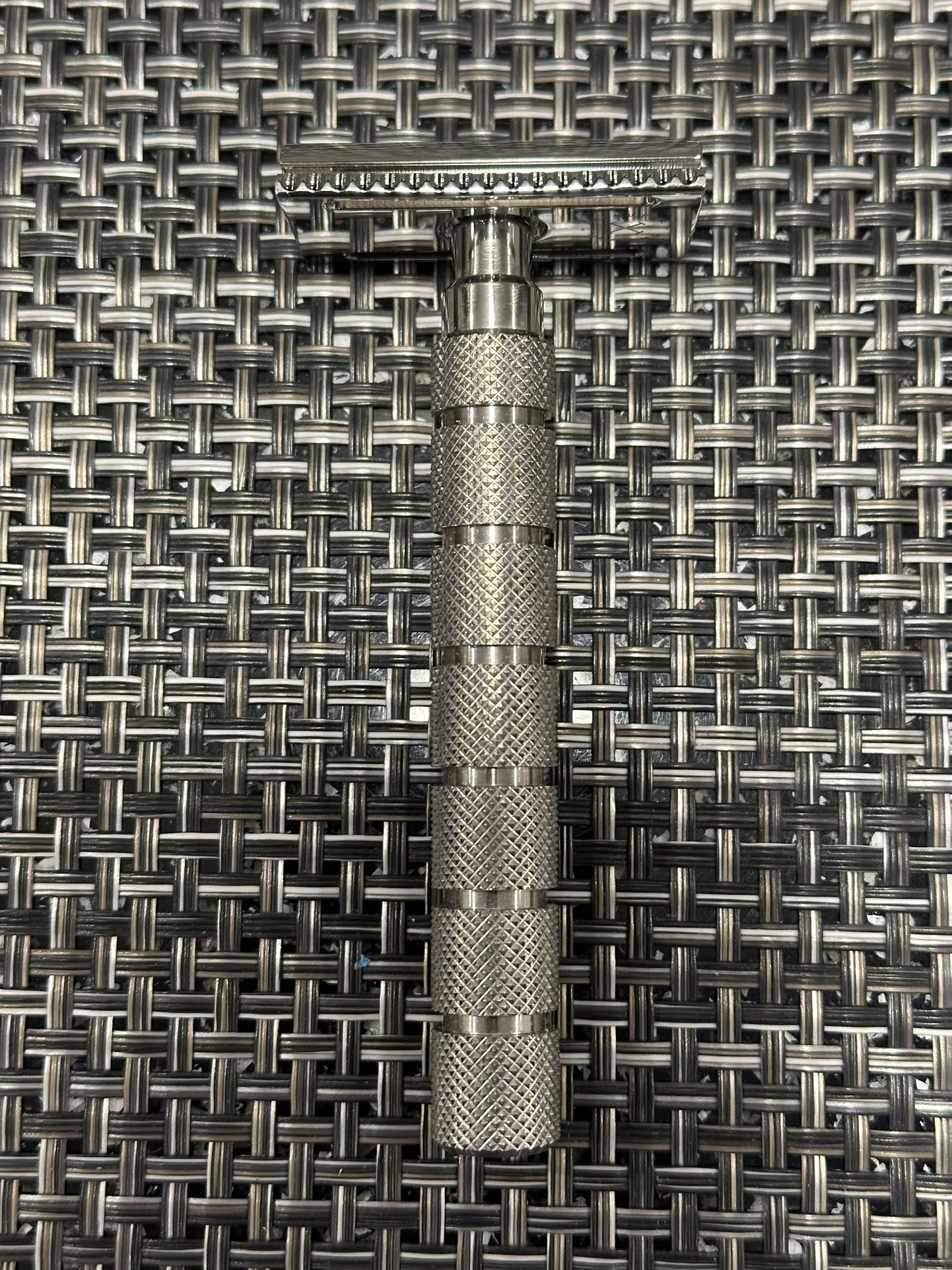 Executive Shaving’s Outlaw Evolution Razor & Stand Set for Sale in Las ...