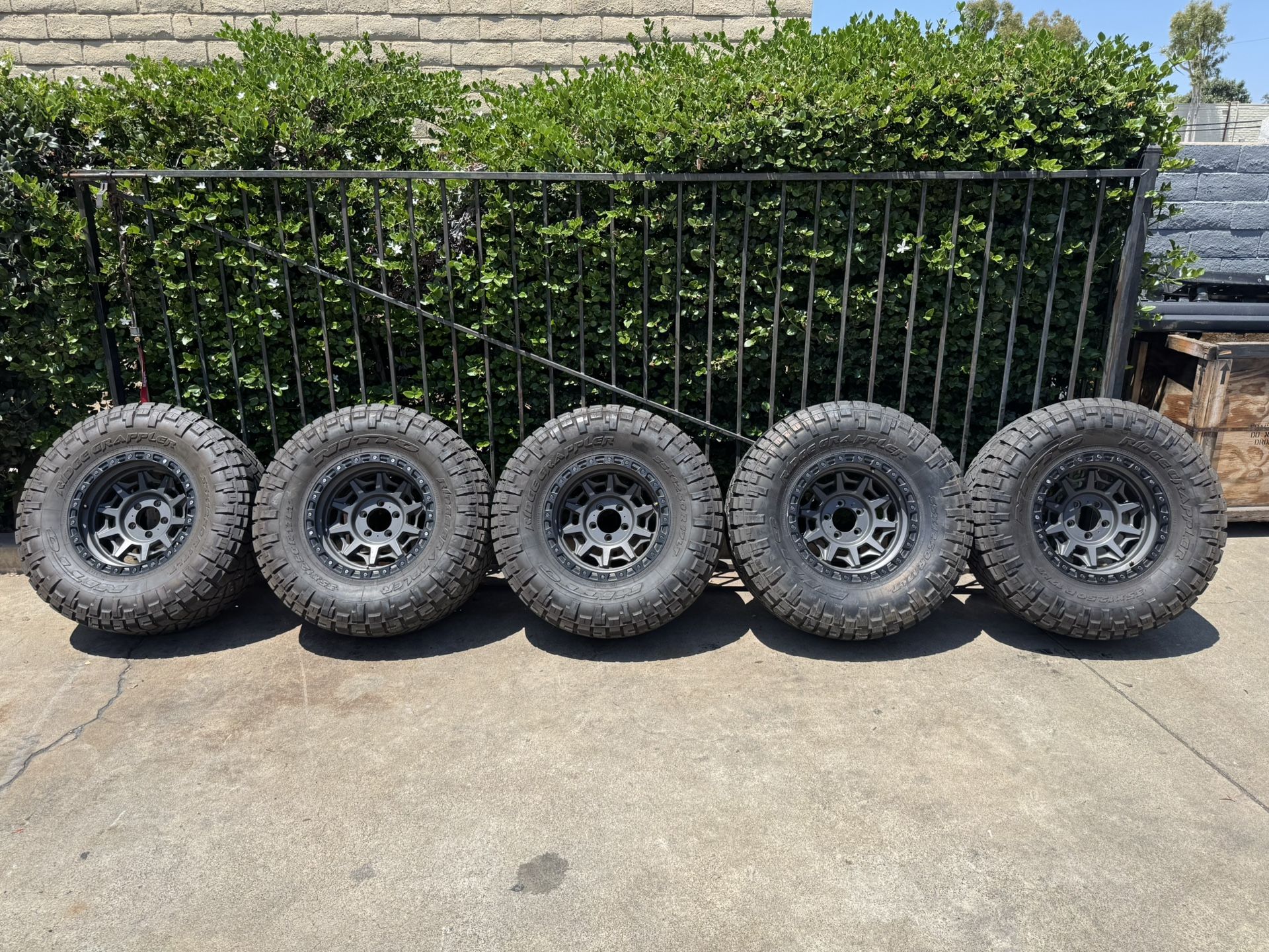 *NICE* 35 Inch Nitto Tires Jeep Wrangler FUEL Rims 17 Inch Ridge ...