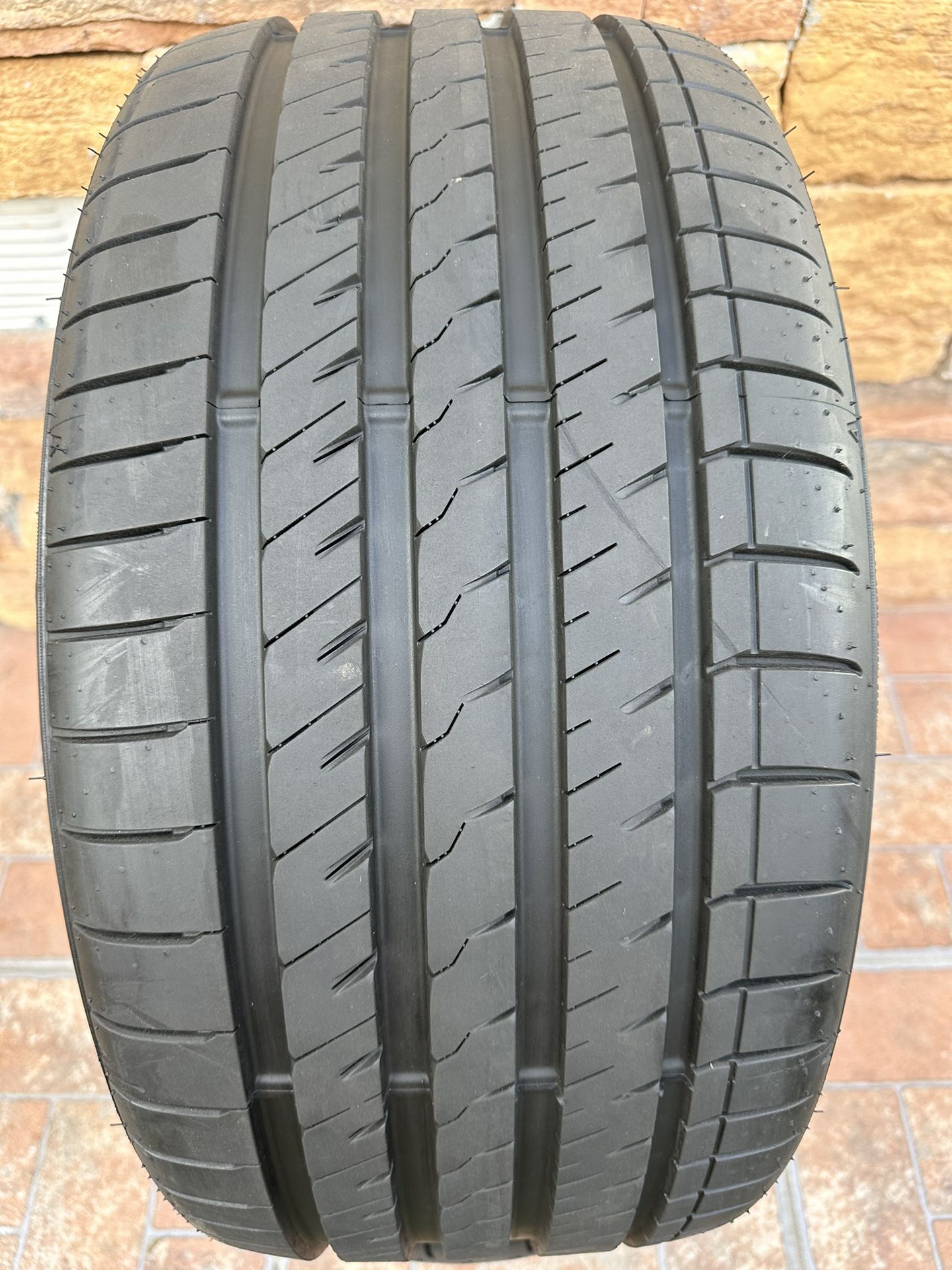 265/35/19 $60 EACH 95% NEW SUMITOMO HTR Z5 265/35R/19 ALL SEASON 265/35ZR/19 for Sale in San ...