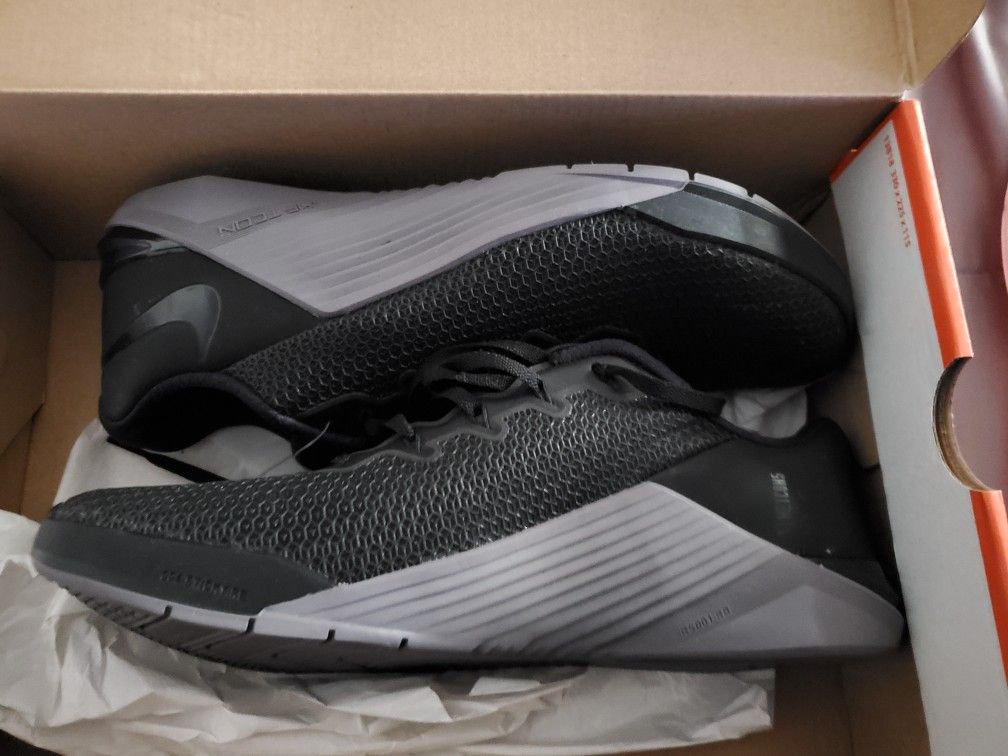 Nike Metcon 5 Mens Size 10 for Sale in Rialto, CA - OfferUp