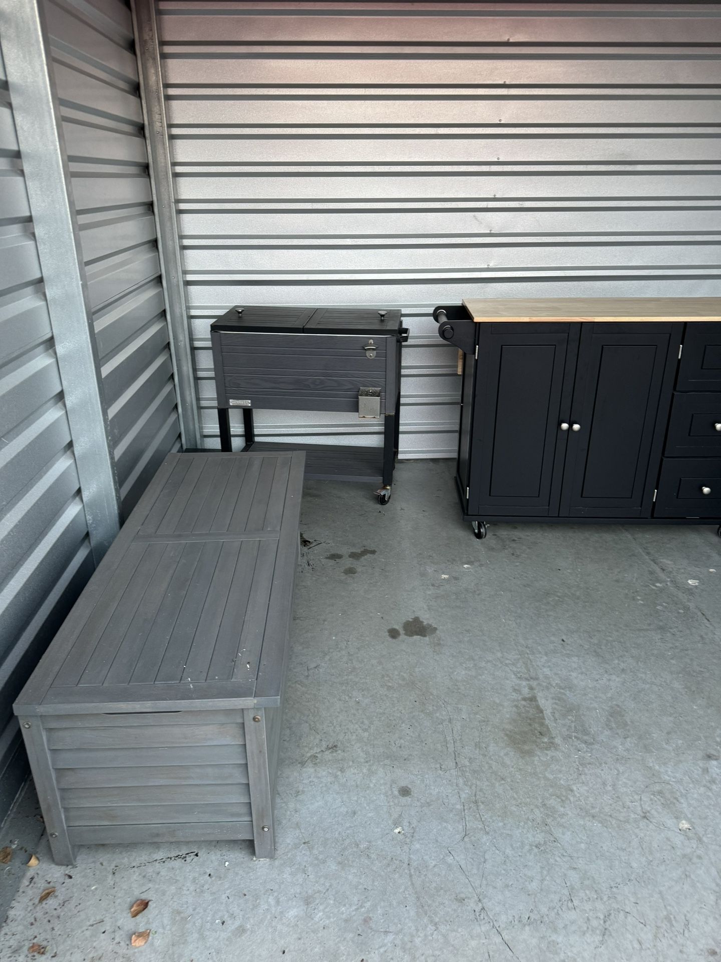 FREE Bar Cart, Ice Chest, & Bench PICK UP PENDING for Sale in Pompano ...