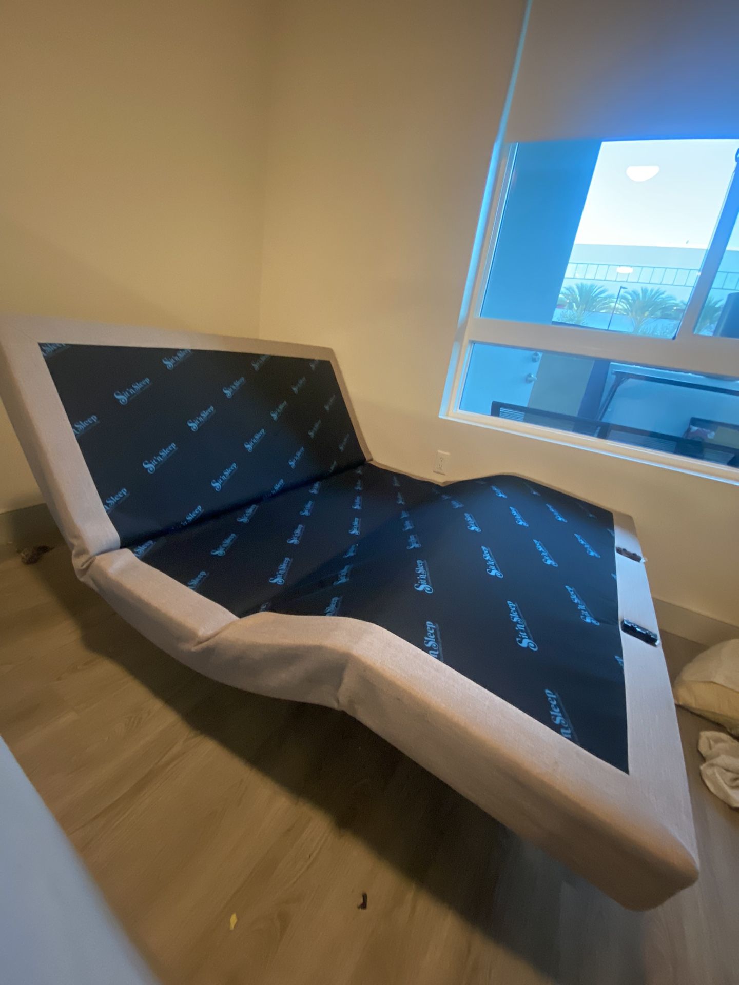 Sit N Sleep Goodnight 2 Adjustable Base (queen) for Sale in Newport ...