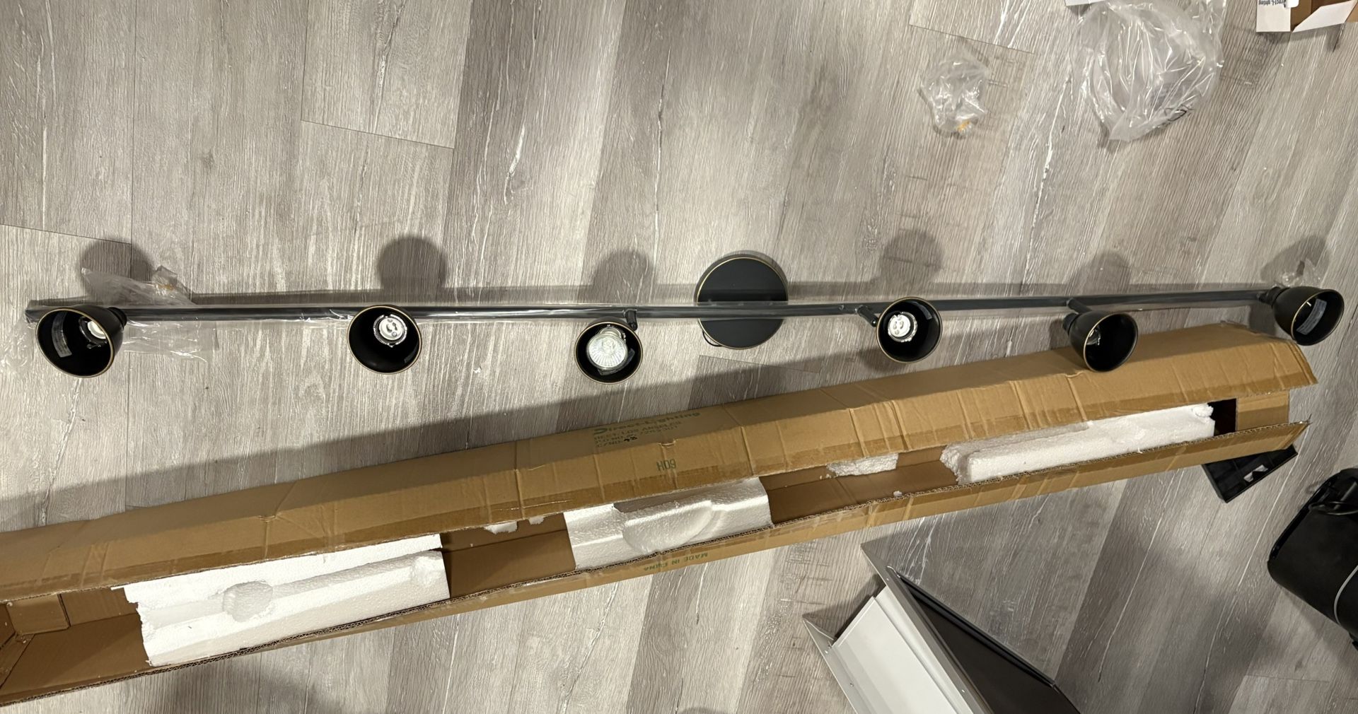 6ft Light Fixture with 6 Lights And Metal Shades for Sale in Fort Worth ...