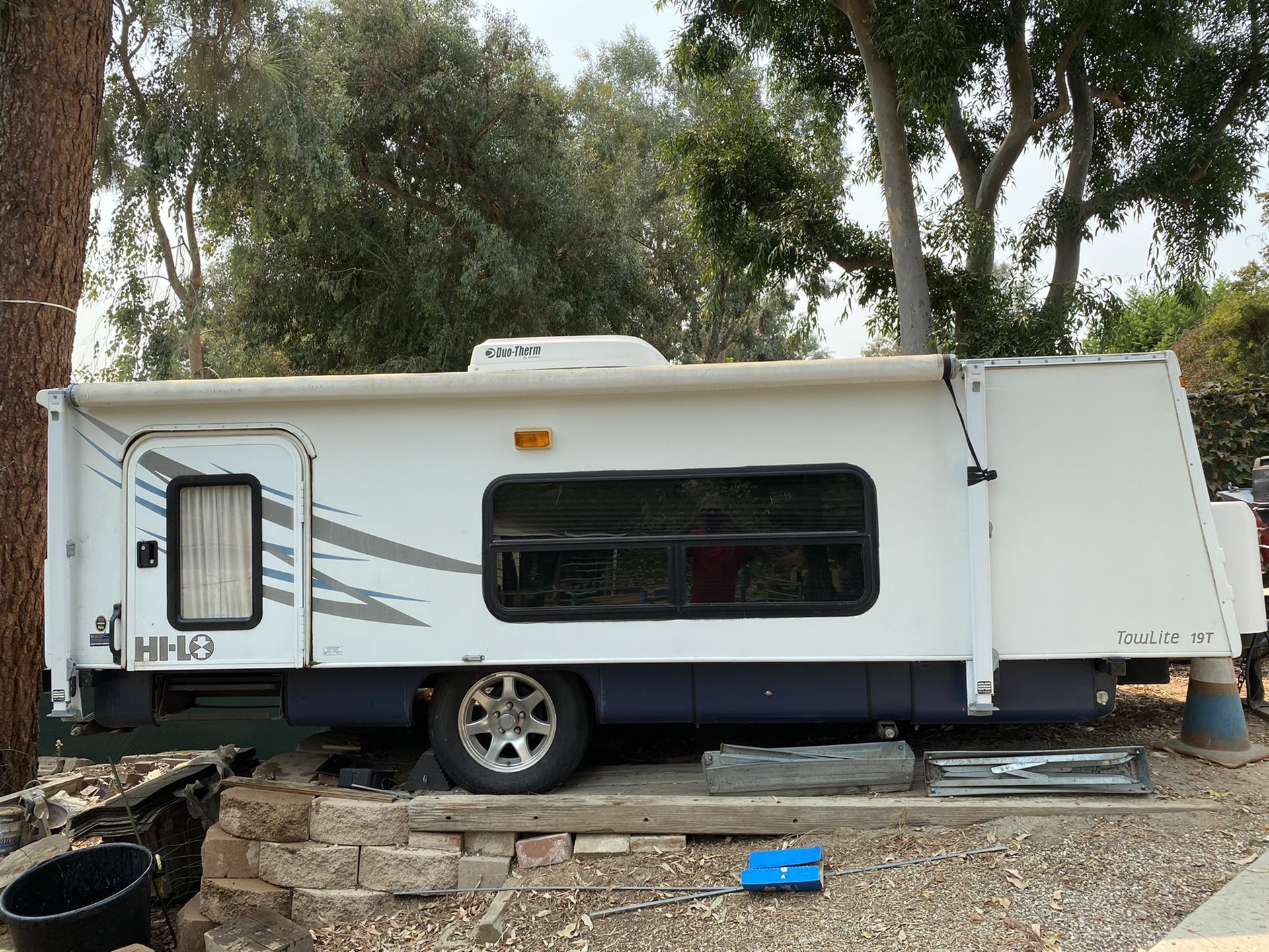 2009 Hi-Low trailer Hard Side for Sale in Simi Valley, CA - OfferUp