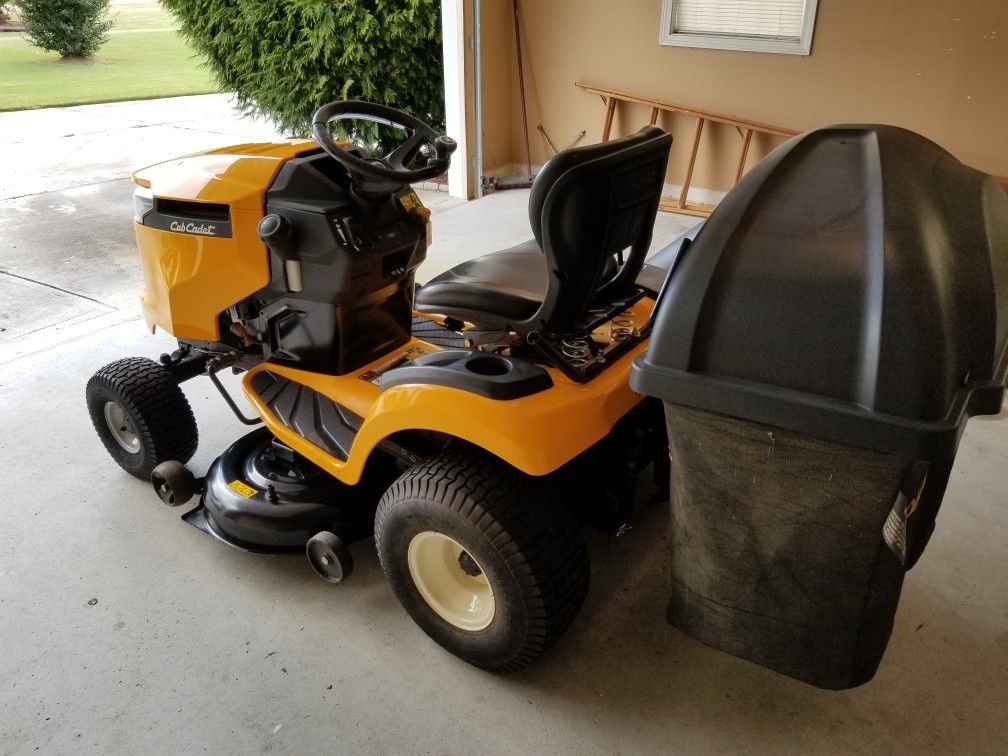 2016 Cub Cadet XT1 riding mower for Sale in Loganville, GA - OfferUp