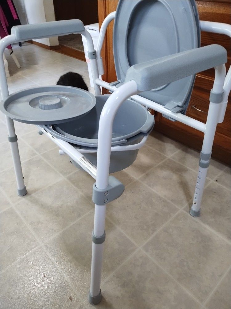 Bedside Commode - Purchased From Amazon for Sale in Federal Way, WA ...