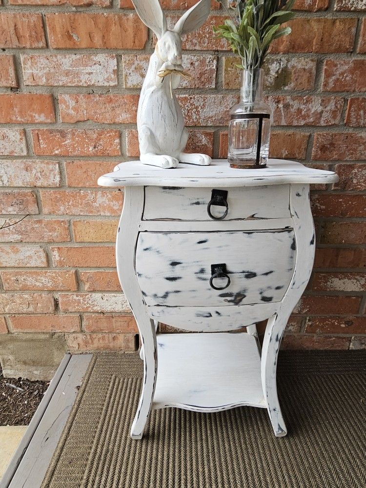 Night stand/ side table for Sale in Universal City, TX - OfferUp