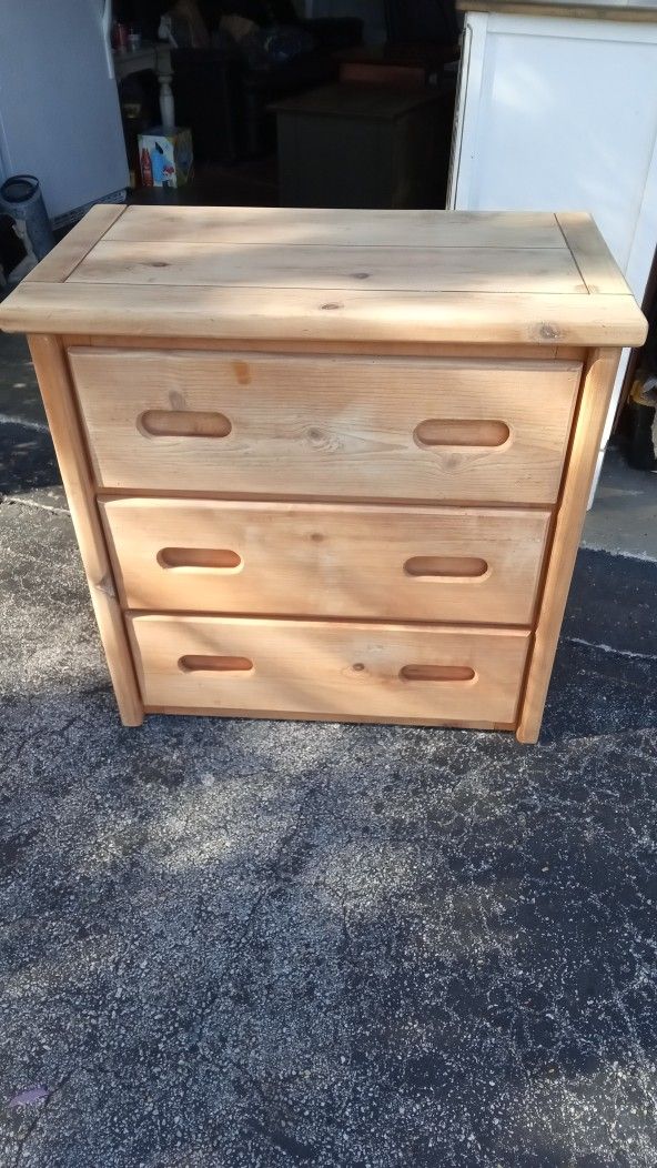 SOLID WOOD 3 DRAWERS CHEST OF DRAWERS.USED for Sale in Pompano Beach ...