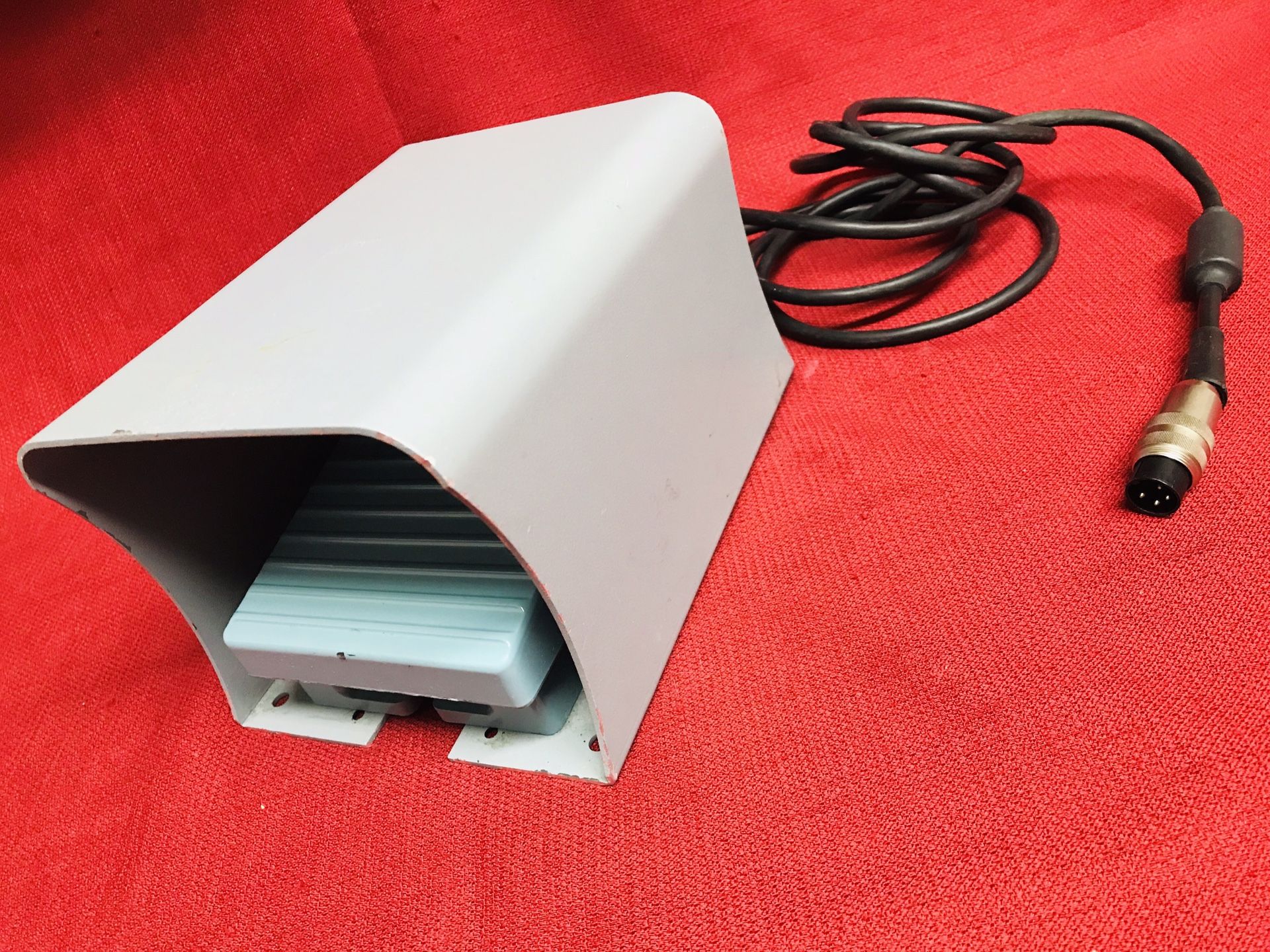TELEMECANIQUE XPE-M110 FOOT SWITCH /Protection Shield from Cynosure ...