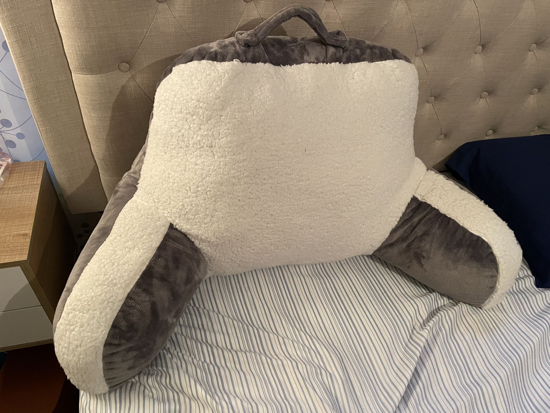 UGG - Backrest Pillow for Sale in South Attleboro, MA - OfferUp