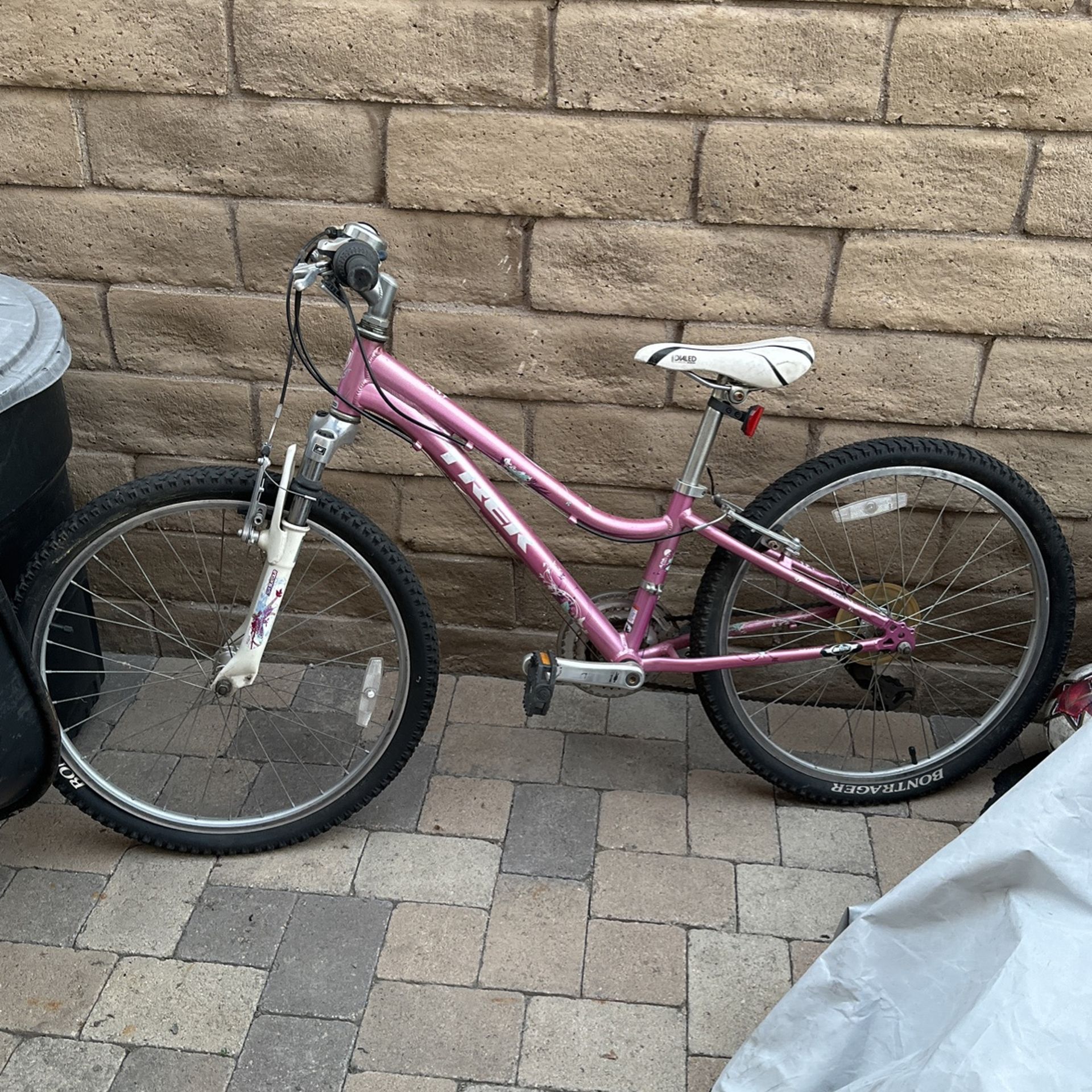 Pink Trek Girls Mountain Bike - MT220 for Sale in Placentia, CA - OfferUp