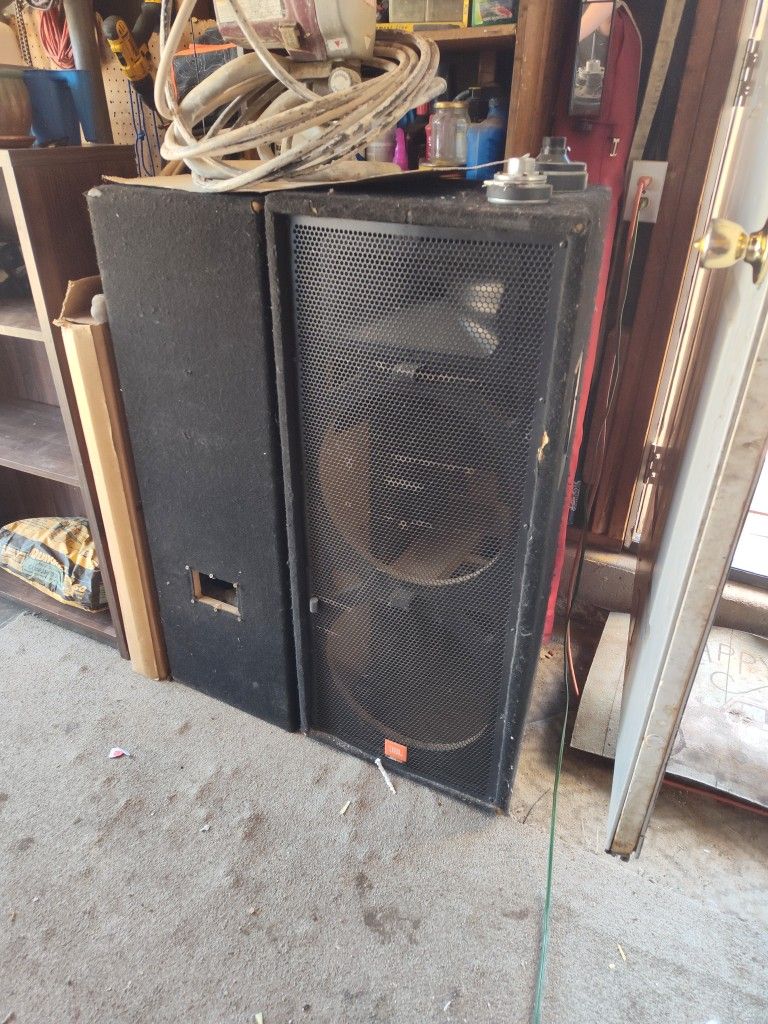 Two JBL Speaker Boxes FREE!!! for Sale in Bakersfield, CA - OfferUp