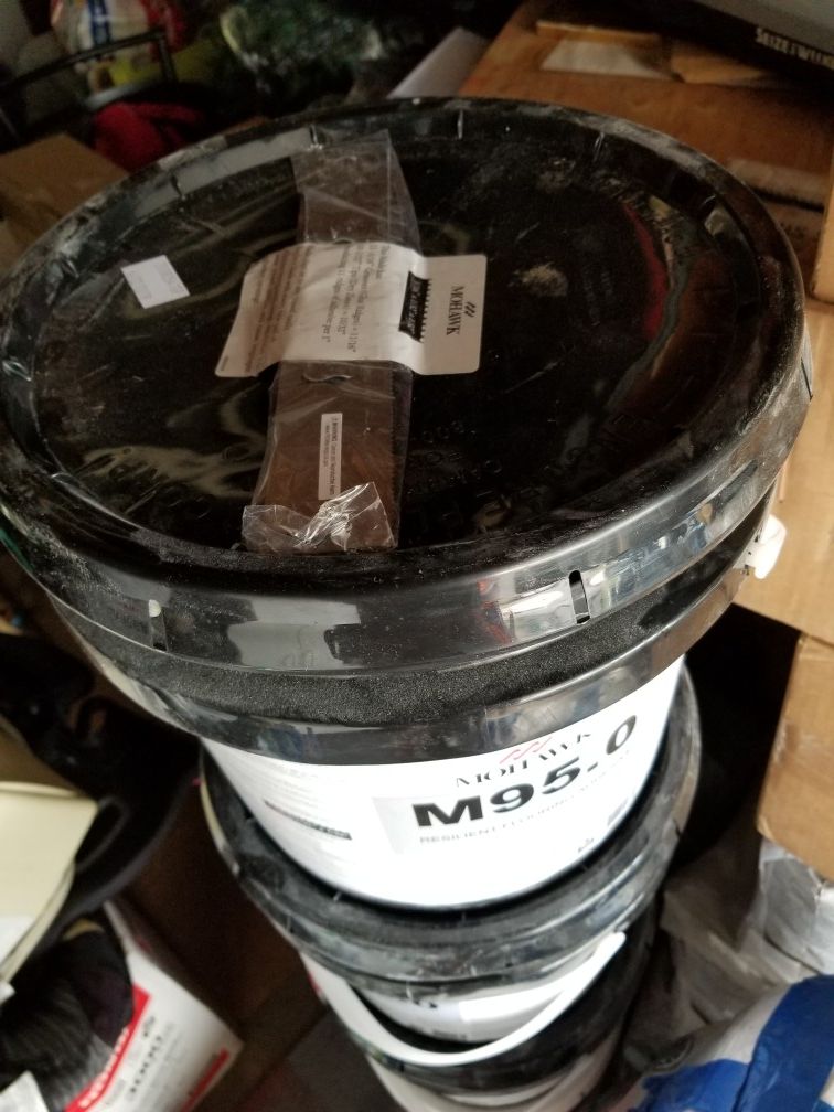 LVP, LVT, VCT, VINYL GLUE/ADHESIVE for Sale in Federal Way, WA - OfferUp