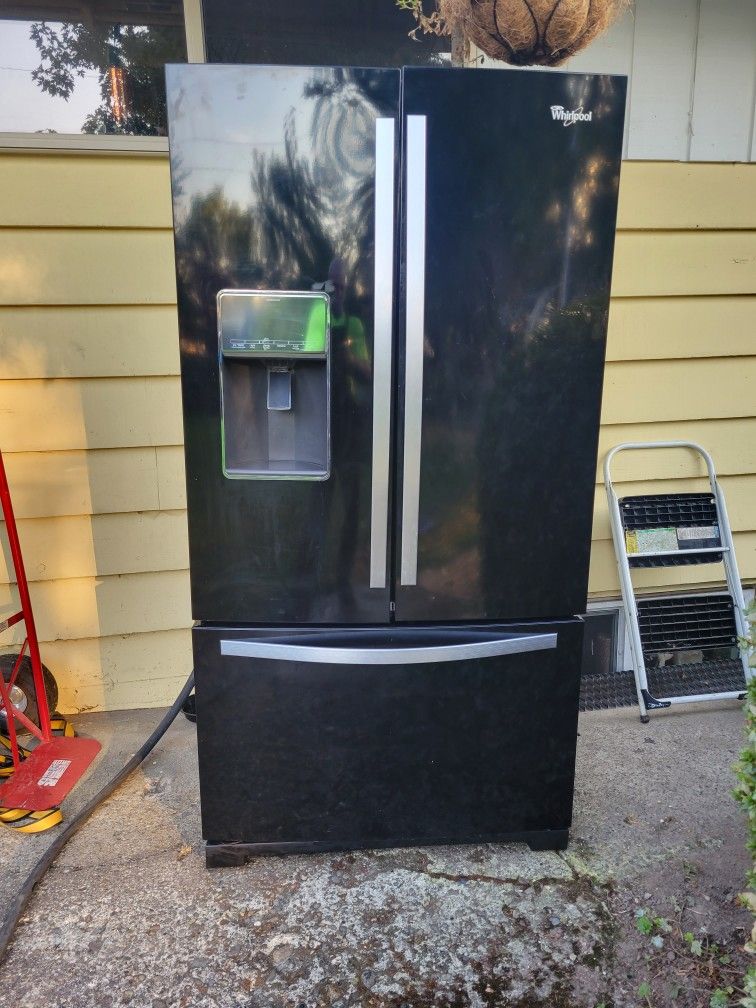 Whirlpool Fridge for Sale in Puyallup, WA - OfferUp