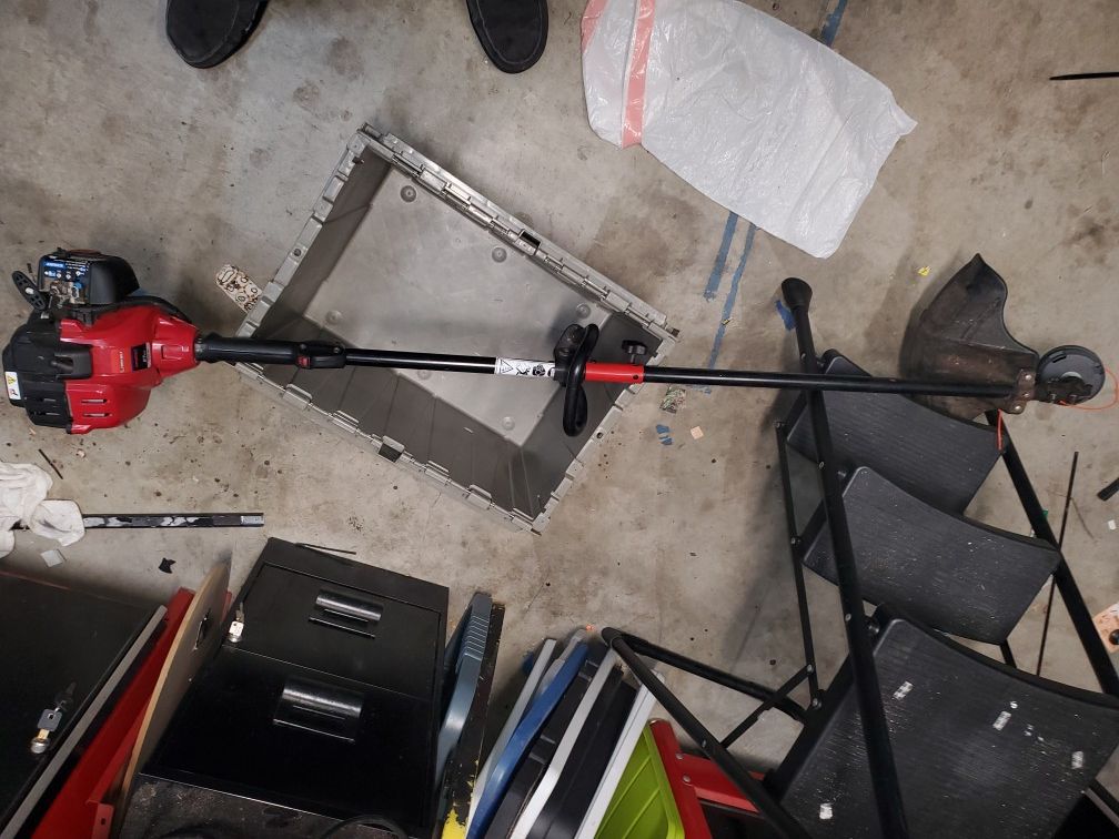 Troy Bilt 27cc universal weed eater for Sale in Snohomish, WA - OfferUp