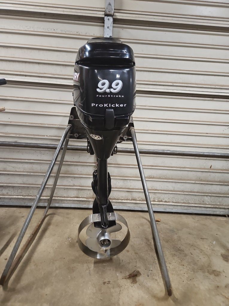 9.9hp Mercury Pro - Kicker for Sale in Stanwood, WA - OfferUp