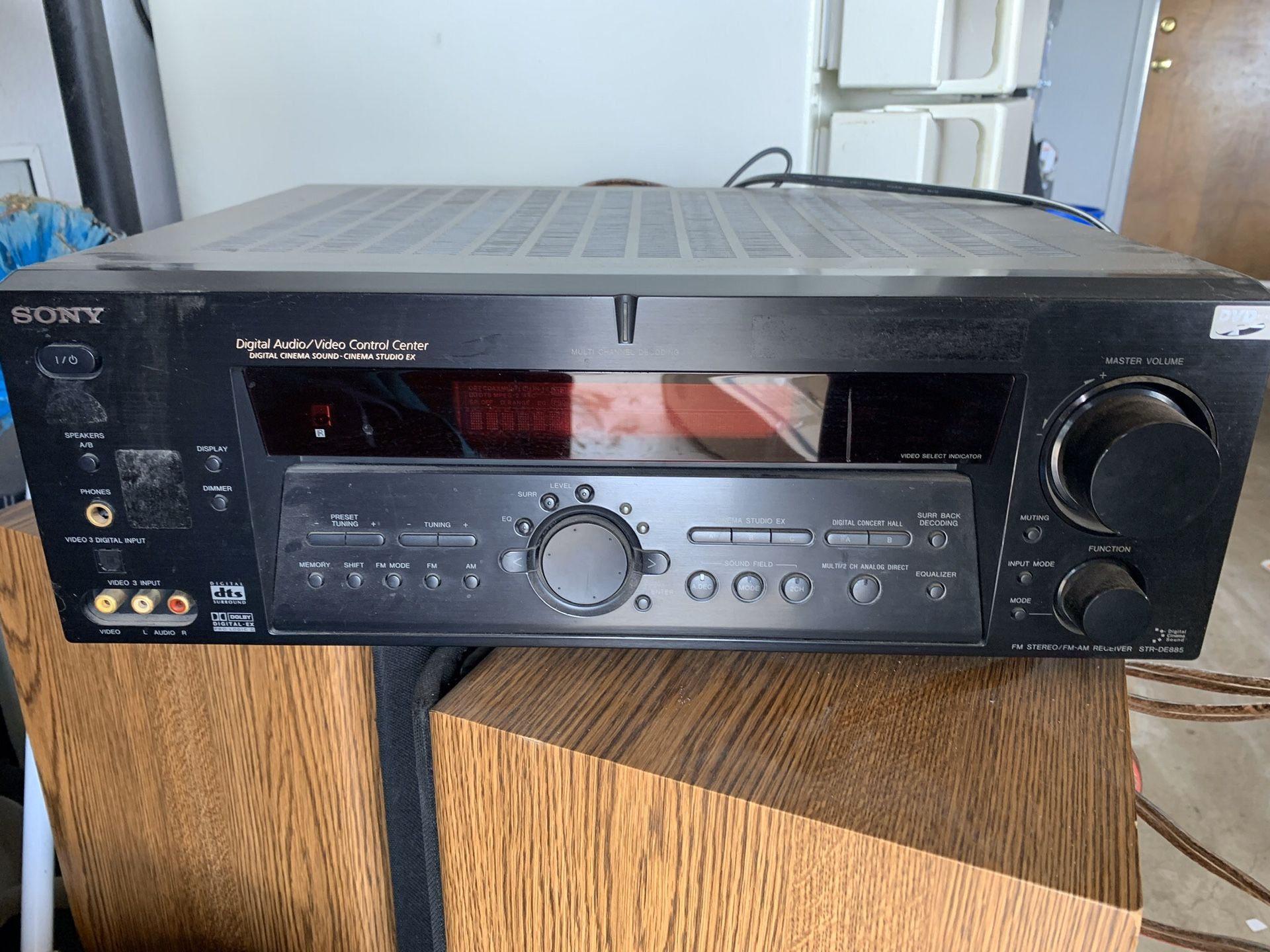 Sony digital audio/video receiver model STR-DE885 with tower speakers ...