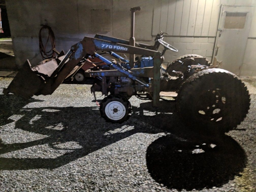 Ford 1300 4x4 tractor with loader for Sale in Eatonville, WA - OfferUp