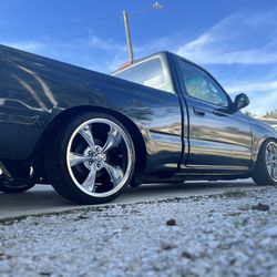 Static Dropped Toyota Pickup